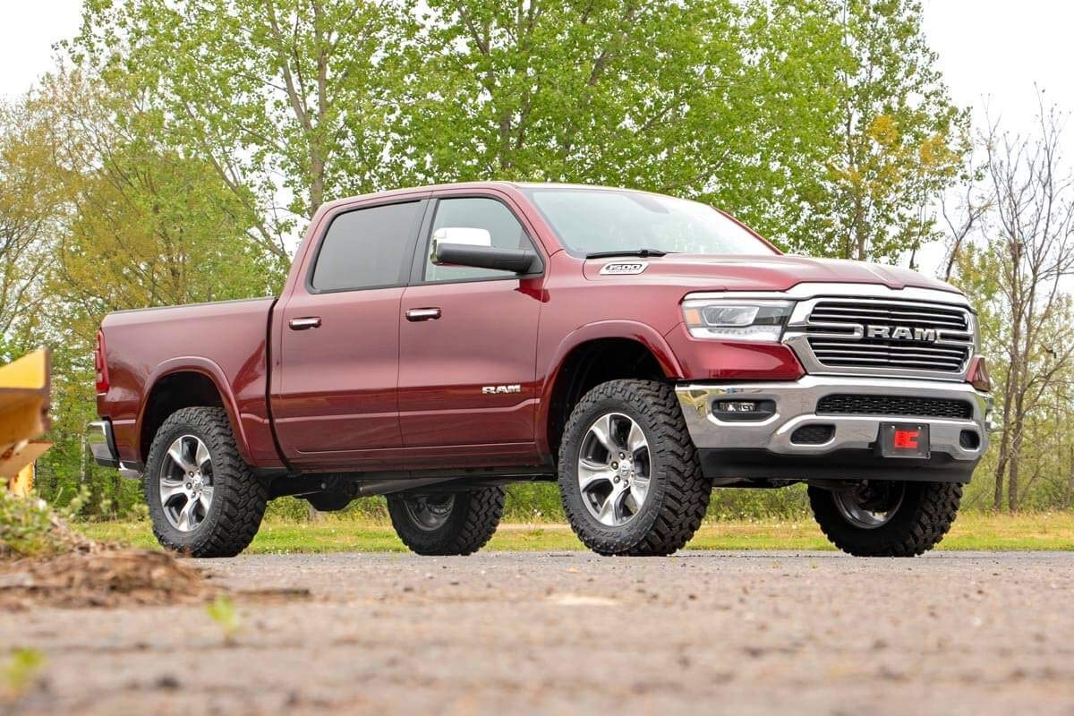 Rough Country 3.5" Lift Kit w/N3 Struts & Shocks for 19-24 Ram 1500 4WD - 31431