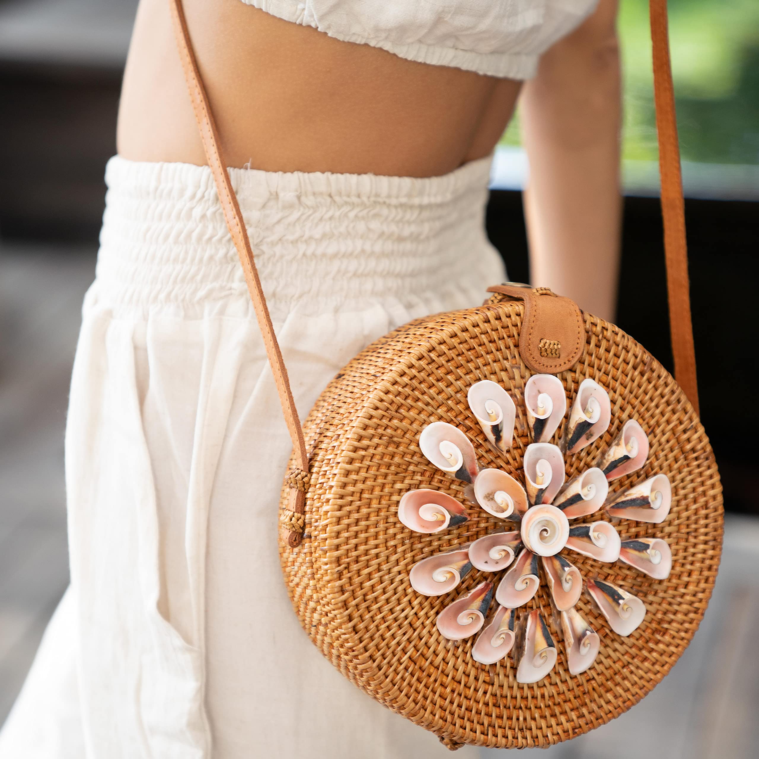 Rattan Bags Round Purse Wicker For Women Cross Body Shoulder Shelled Summer Beach Handbags (20cm Diameter, Brown)