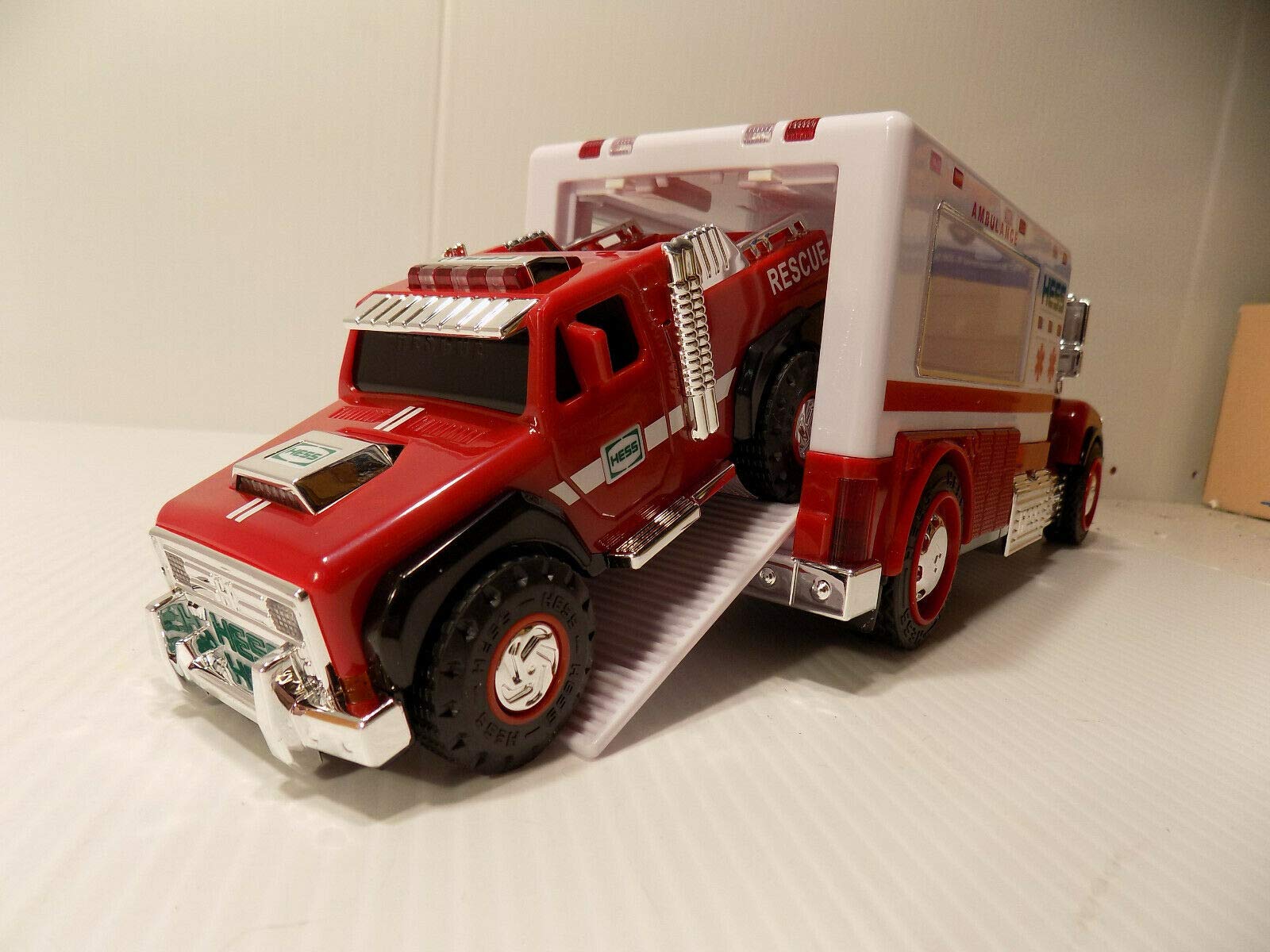 Hess Toy Truck 2020 Ambulance and Rescue