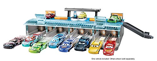 Mattel Disney and Pixar Cars Toys, Ultimate 2-in-1 Launcher & Carry Case with Lightning McQueen Toy Car, Launch 8 Vehicles Together