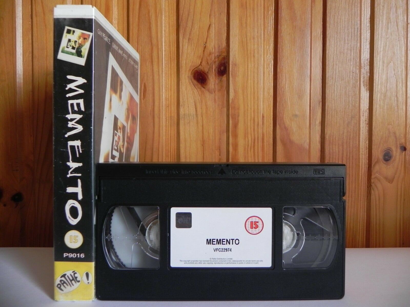 Memento - Large Box - Pathe! - Thriller - Ex-Rental - Carrie-Anne Moss - Pal VHS