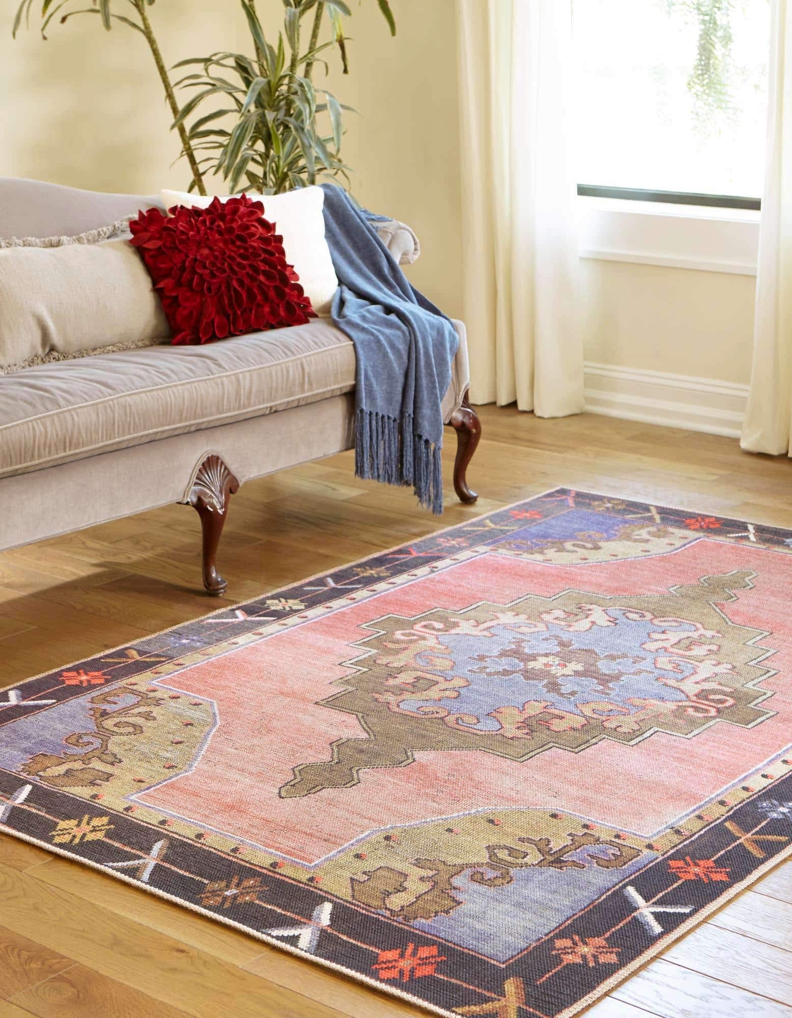 Unique Loom Timeless Collection Area Rug - Thomas (2' x 3' 1" Rectangle, Pink/ Black)