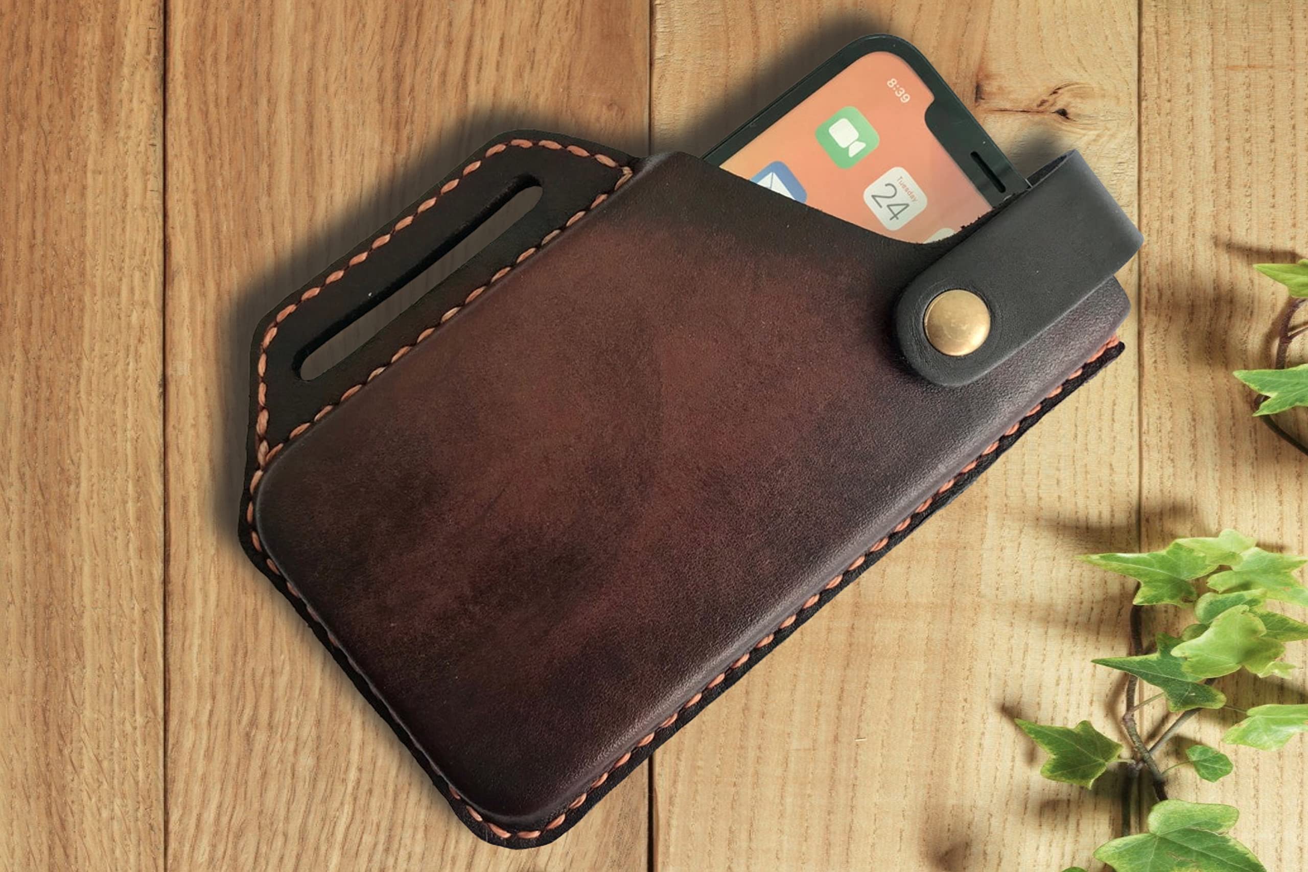 Case for iPhone 5 13 Pro Max, made of genuine leather with a belt clip (iPhone XR)