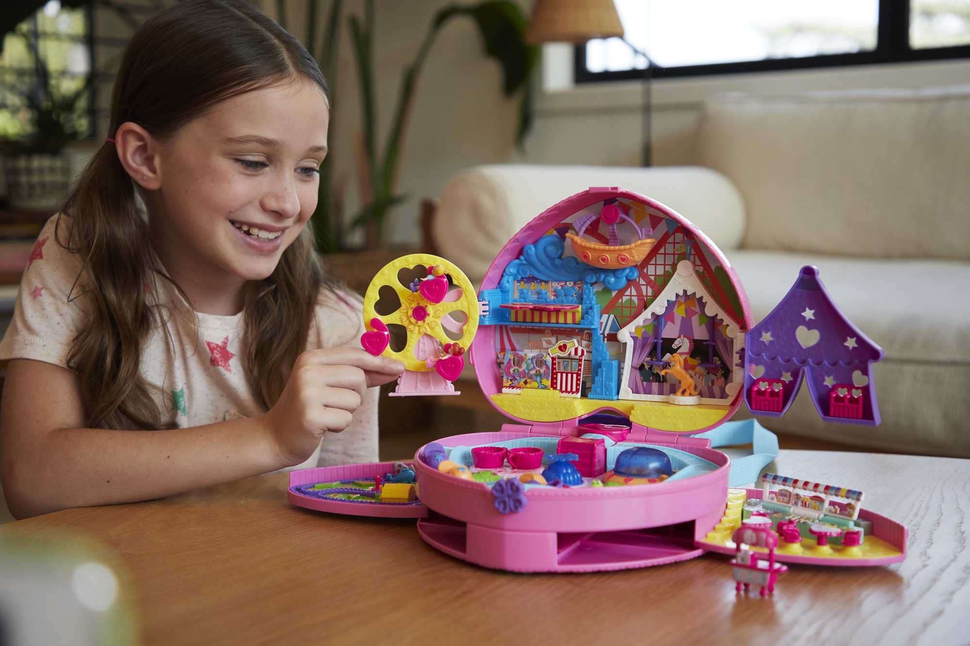 Polly Pocket 2-in-1 Travel Toy Playset with 2 Micro Dolls & Ice Cream Cart Accessoory, Tiny is Mighty Theme Park Backpack Compact