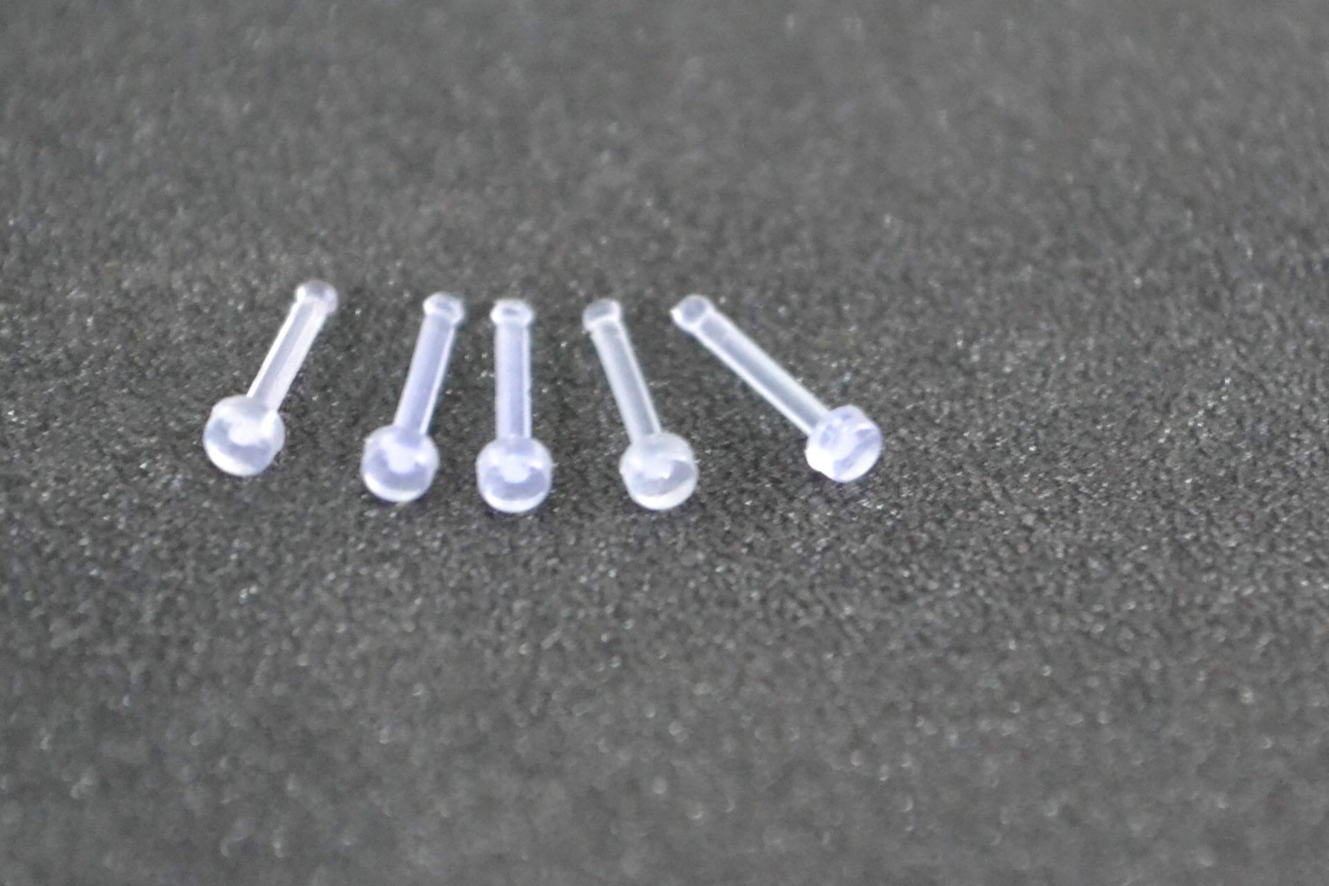 BQfife Jewelry 5Pcs 18g Clear Nose Ring Retainer Bioflex Shape Nose Rings Studs Piercing Jewelry Flat Top