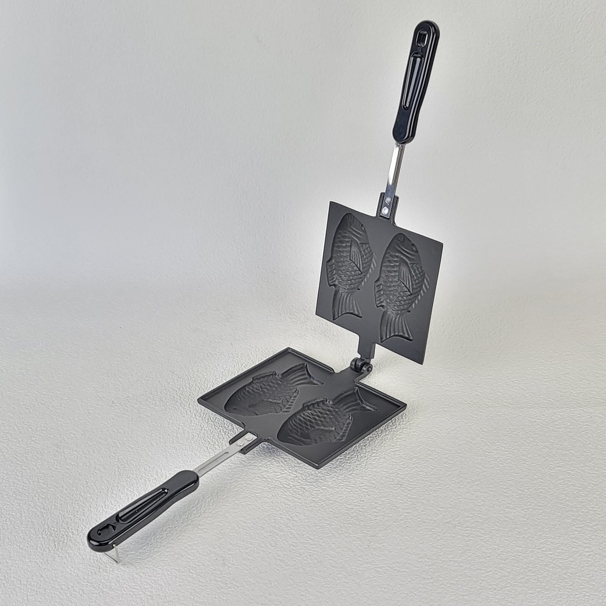 Iwachu Cast Iron Taiyaki (fish shaped cake) Pan Mini, Made in Japan
