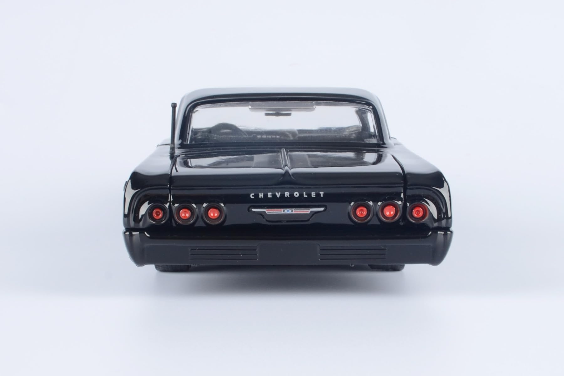 Motor Max 73259AC-BK Chevy Impala, Black 73259AC-BK - 1/24 Scale Diecast Model Toy Car