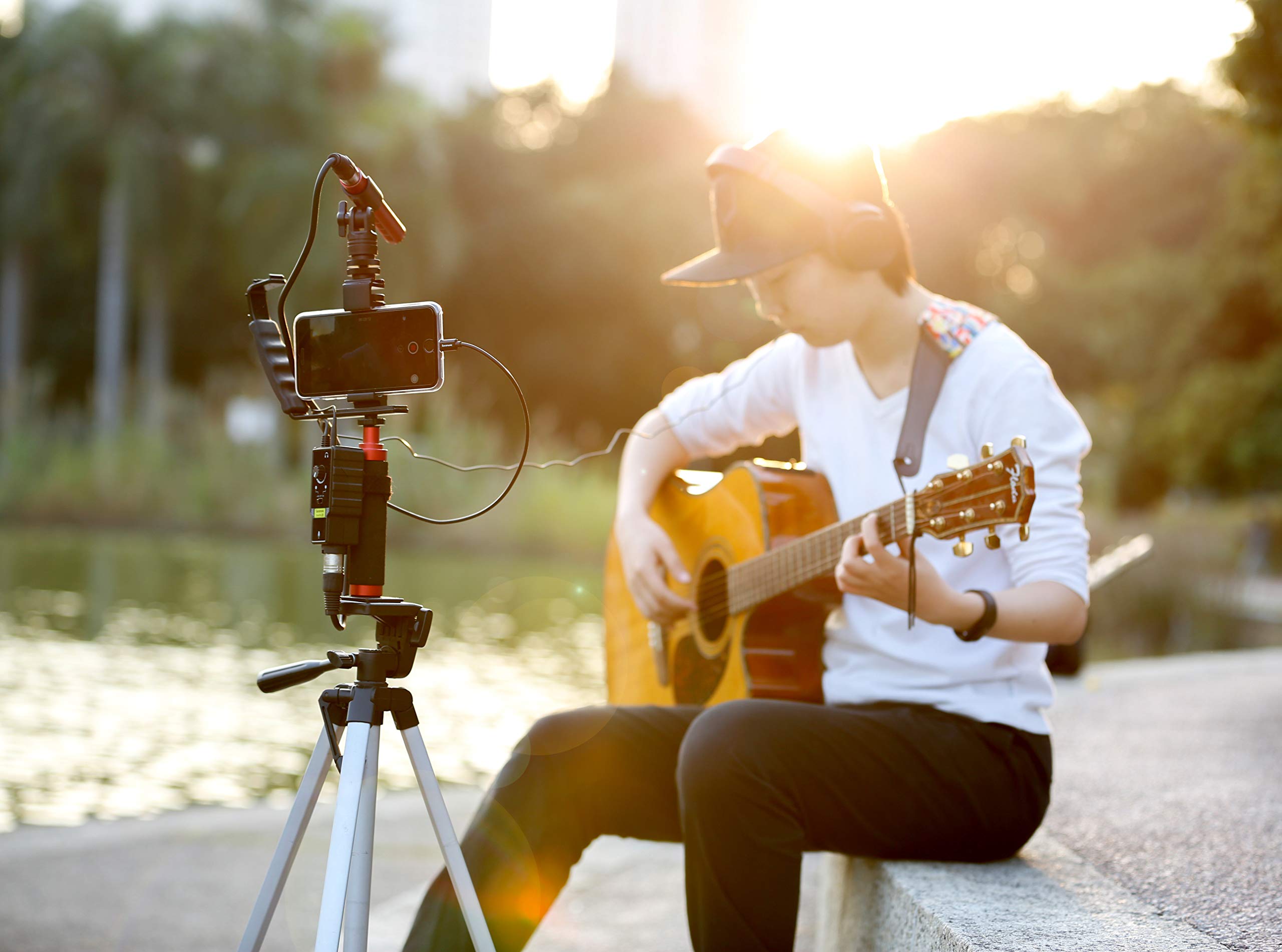 Saramonic XLR Microphone & 6.35mm Guitar Audio Adapter with Lightning Output Connector Professional Video Microphone (SMARTRIGDI)