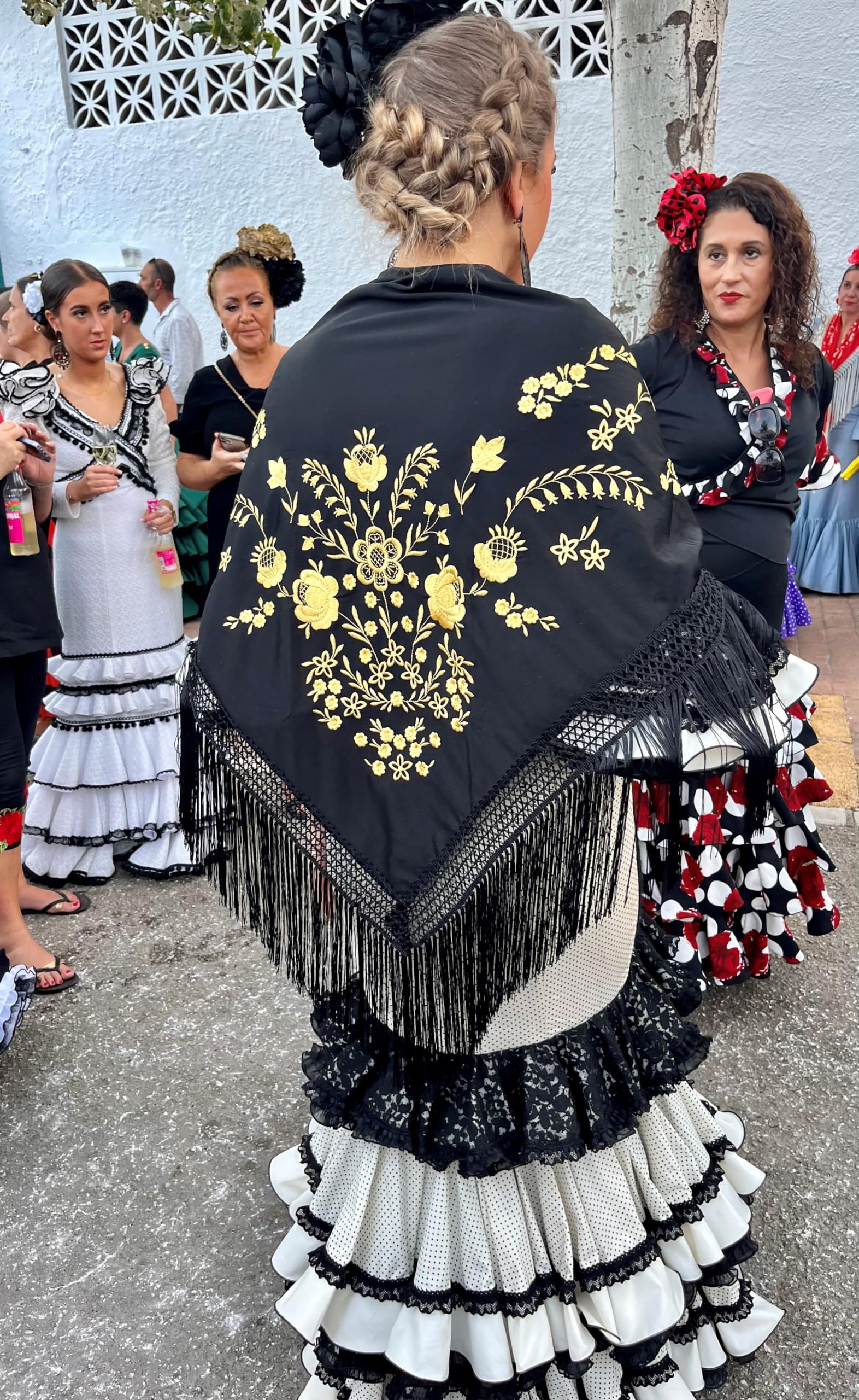 La Senorita Spanish Flamenco Dance Shawl Large Black with golden flowers Large