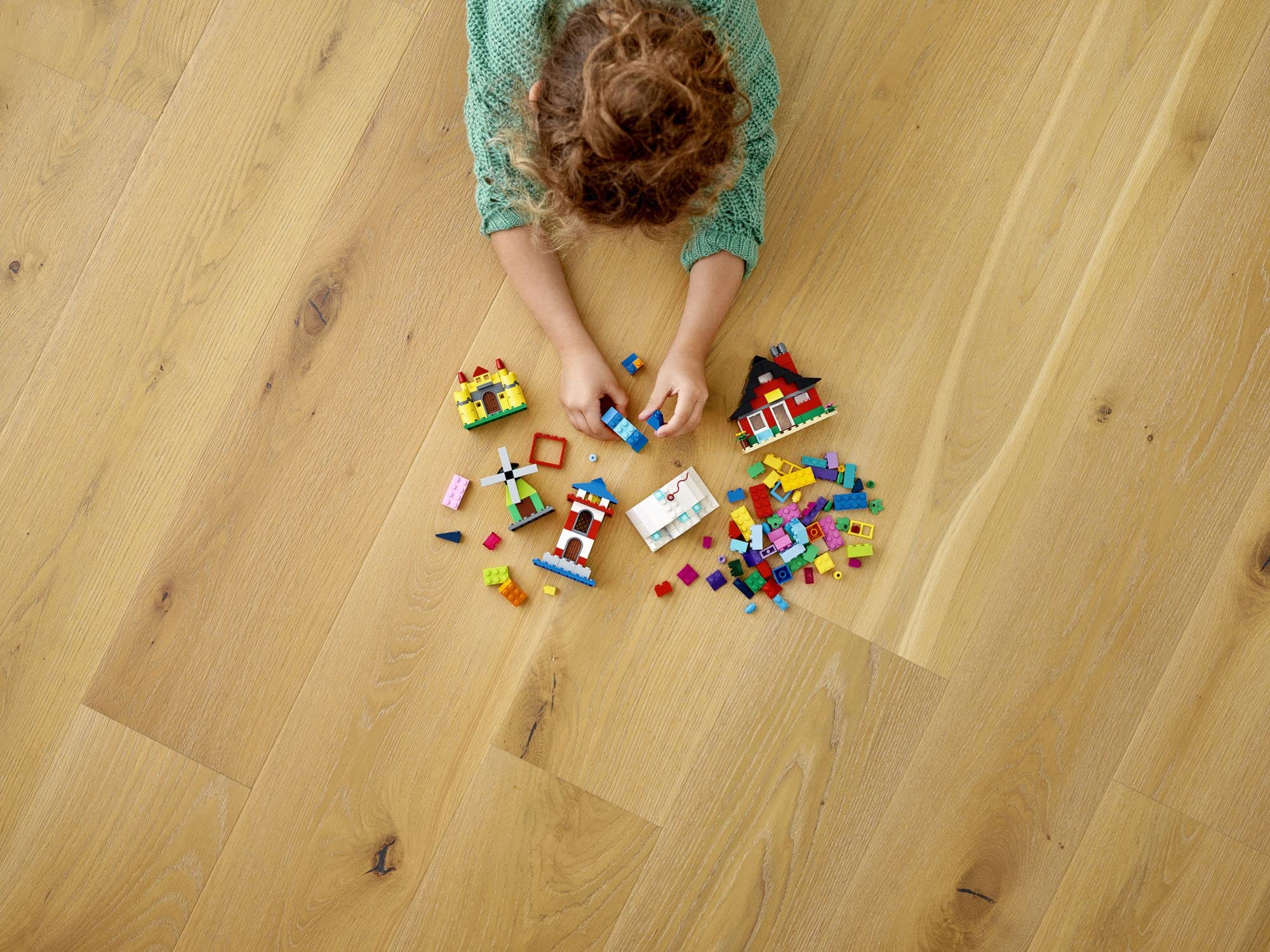 LEGO Classic Bricks and Houses 11008 Kids’ Building Toy Starter Set with Fun Builds to Stimulate Young Minds (270 Pieces)