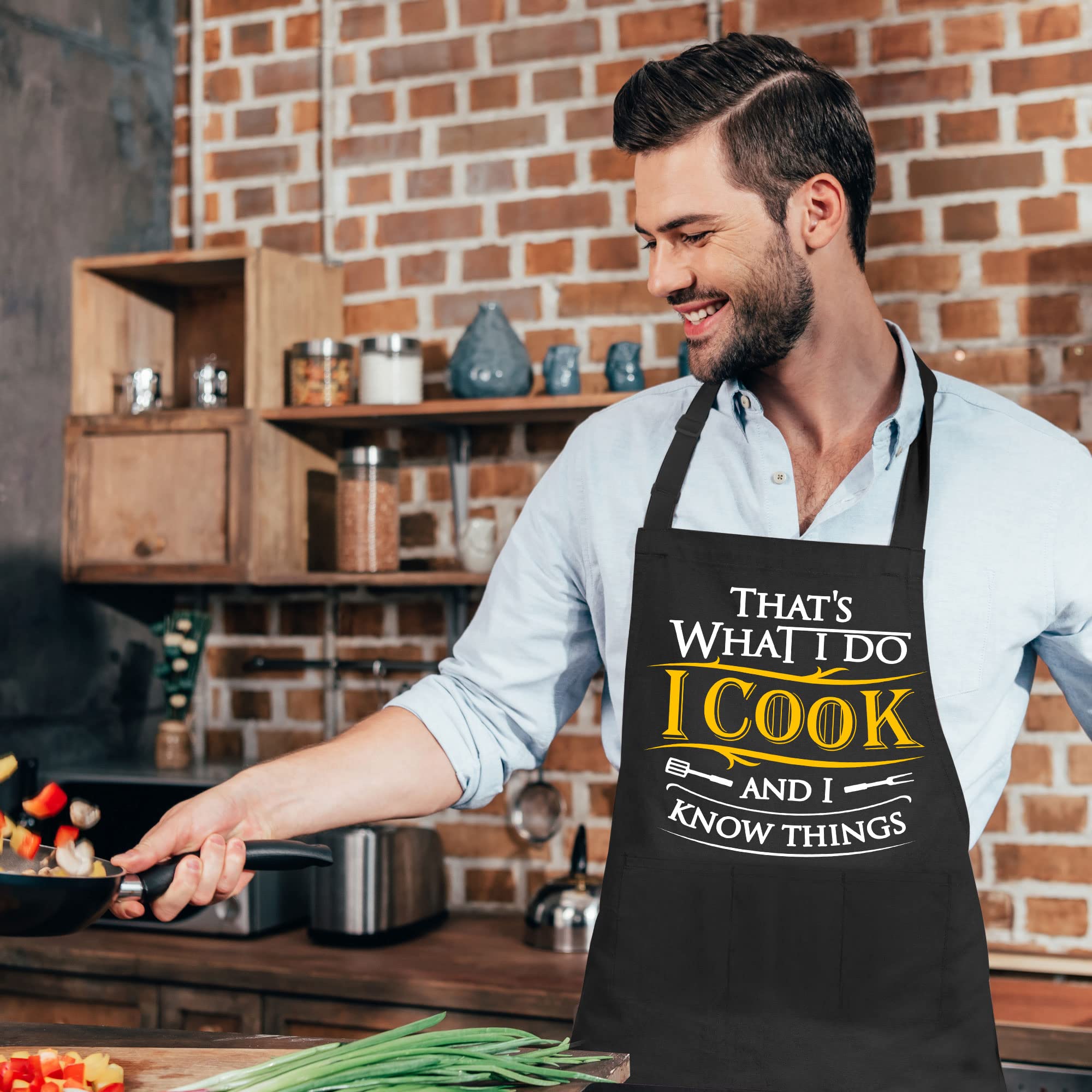 CUSUGBASO Cooking Aprons for Men, One Size Funny Aprons with Three Pockets- That's What I Do.I Cook. Birthday Gifts for Men, Dad - Chef Aprons for Father's Day, Birthday,Christmas,House Warming
