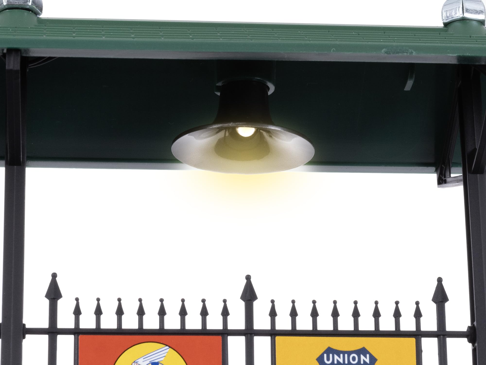Lionel Electric O Gauge Model Train Accessories for 168 months to 999 months, Illuminated Station Platform , Green