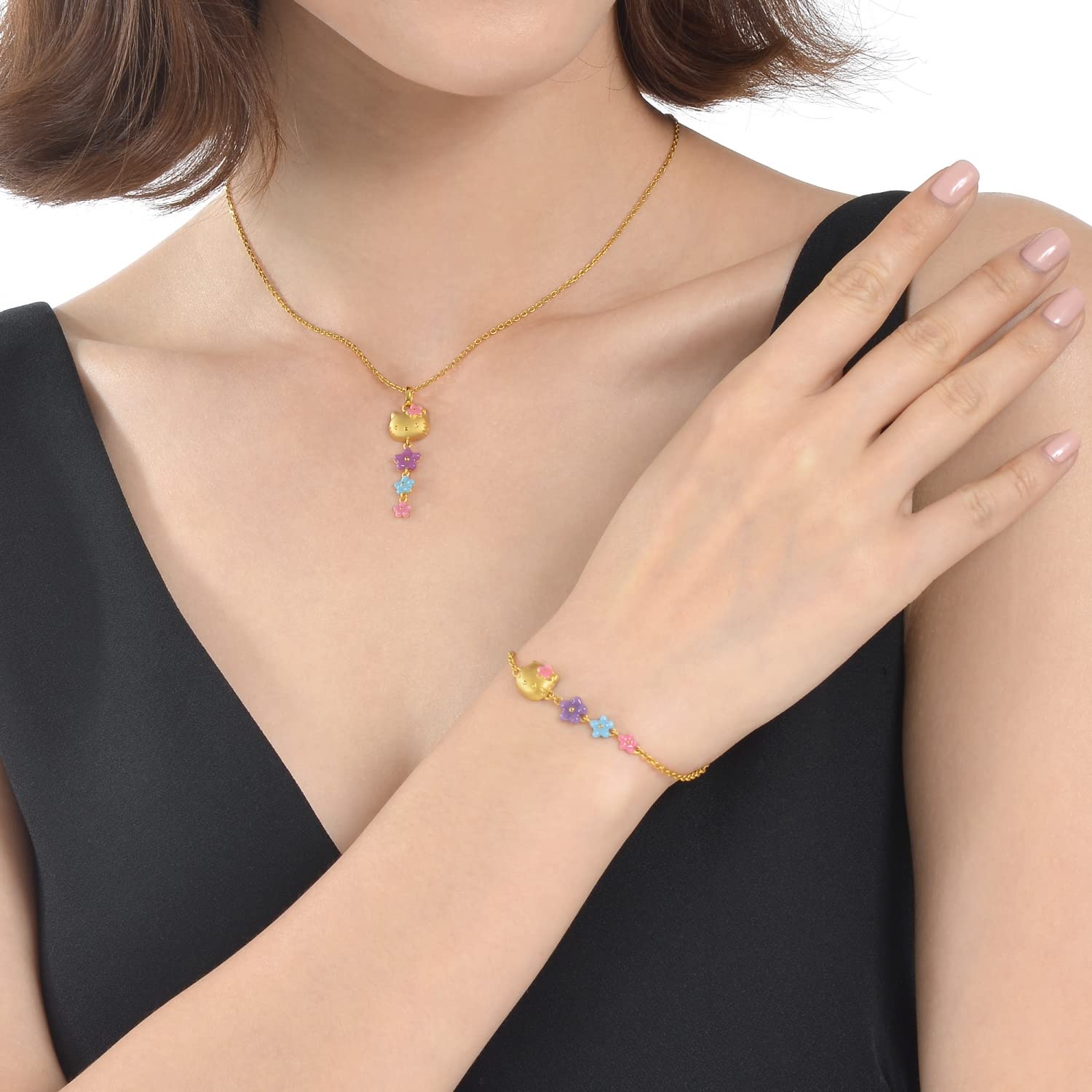 CHOW SANG SANG Sanrio 999.9 24K Solid Gold Hello Kitty with Flowers Pendant for Women 75426P [Not Include the Necklace]