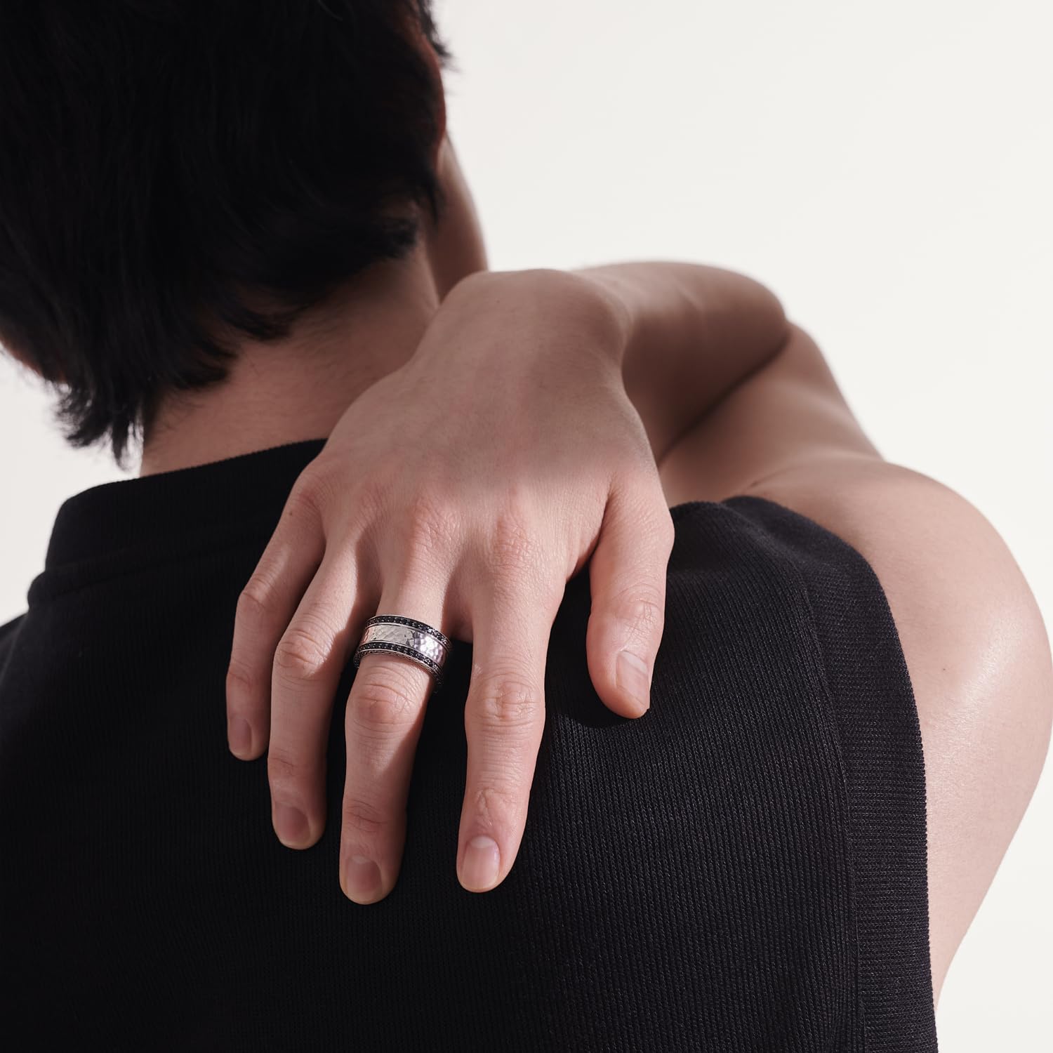 Classic Chain Hammered Silver 10mm Band Ring with Treated Black Sapphire and Black Spinel (Sterling Silver, 6)