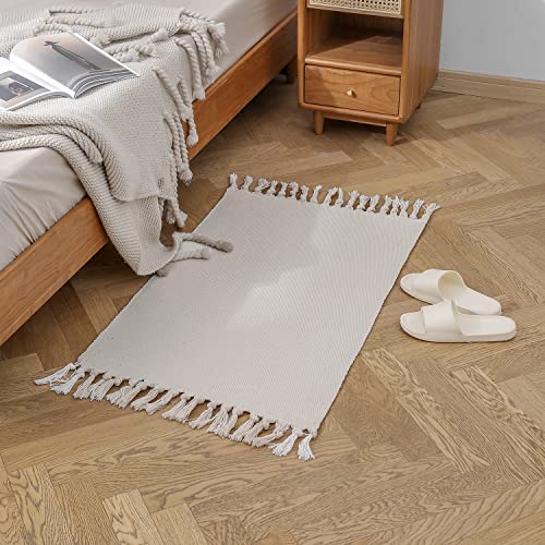 JE JOUE Boho Bathroom Rug 2'x3',Hand Woven Tassel Solid Color Area Rug, Washable Bedroom Runner mat for Laundry Kitchen Outdoor Bathroom Dorm entryway
