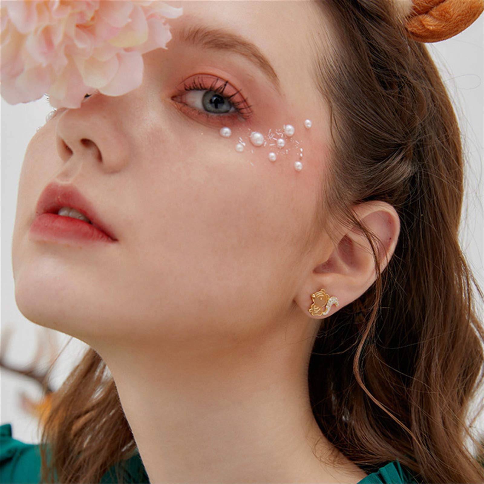 coadipress Fun Squirrel and Pine Cone Stud Earrings Asymmetrical Crystal Nut Squirrel Animal Ear Stud Earrings for Women(Squirrel Nut Earrings)