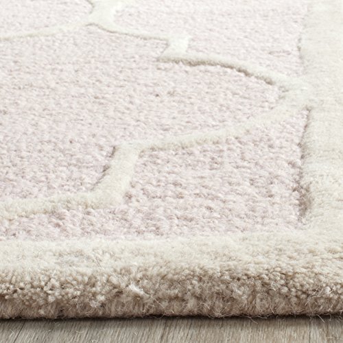 SAFAVIEH Cambridge Collection 4' x 6' Light Pink / Ivory CAM134M Handmade Moroccan Trellis Premium Wool Area Rug