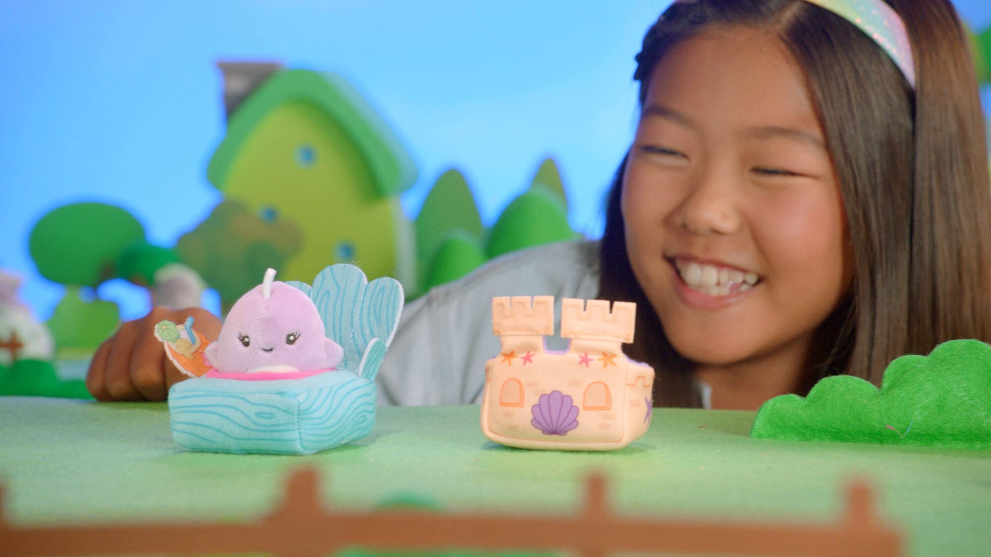 Squishville by Squishmallows Mini Plush Room Accessory Set, Playroom, 2” Esmeralda Mini-Squishmallow and 2 Plush Accessories, Marshmallow-Soft Animals, Playroom Toys