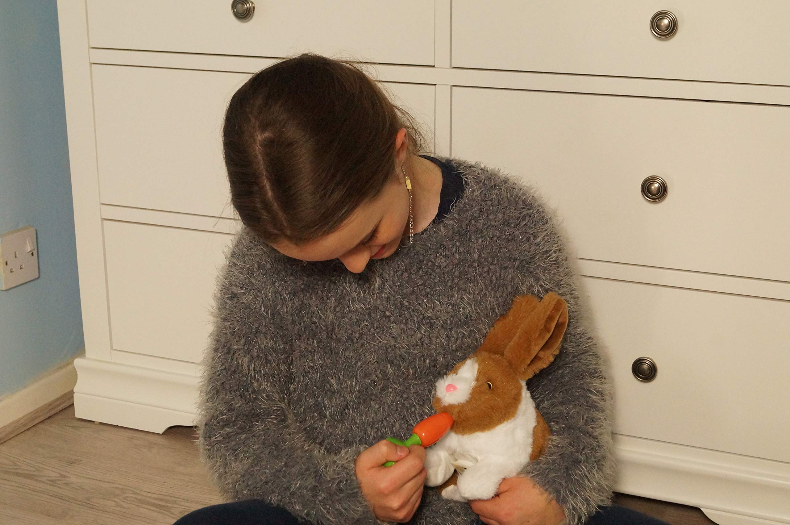 Think Gizmos Plush Rabbit Pet Toy – Cuddle Soft, Furry, Interactive Toy Animal, Hops Around Plus Comes with Pretend Play Carrot