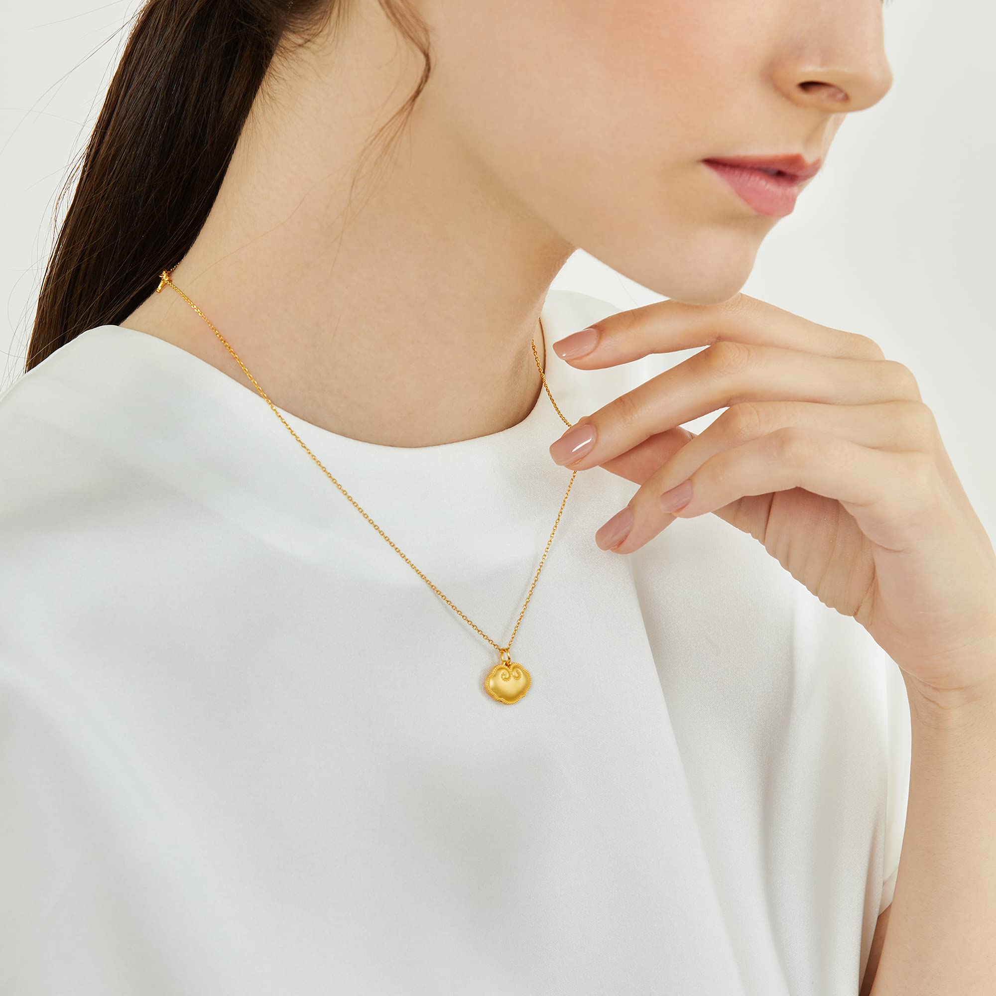 CHOW SANG SANG Cultural Blessings 999.9 24K Solid Gold Price-by-Weight Gold Ruyi Pendant 92050P [Not Include the Neckace] (Approx. 0.068tael (~2.54g))