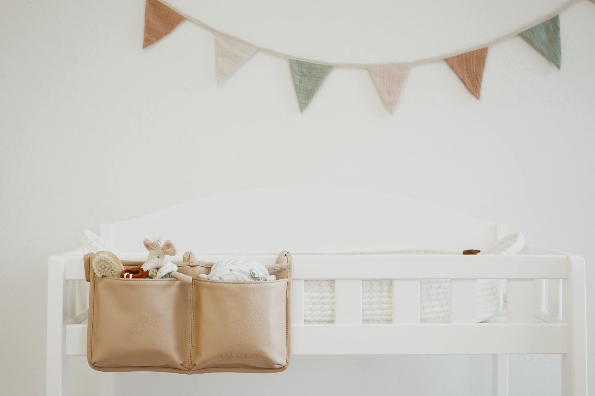 Lu & Ken Baby Nursery Crib Organizer - Vegan Leather Hanging Diaper Organizer for Crib - 13.5 x 7.5 Inch Nursery Storage Bedside Crib – Water and Stain Resistant