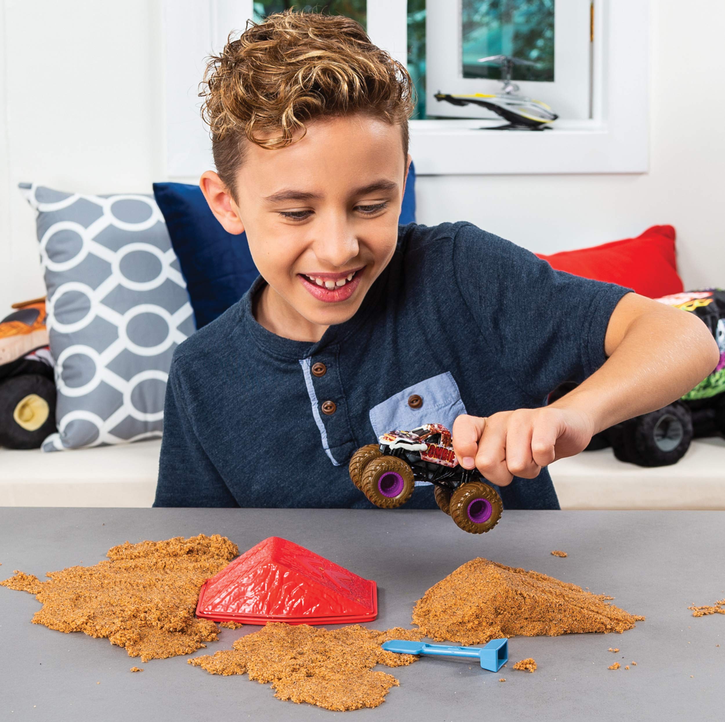Monster Jam, Zombie Monster Dirt Starter Set, Featuring 8oz of Monster Dirt and Official 1:64 Scale Die-Cast Truck
