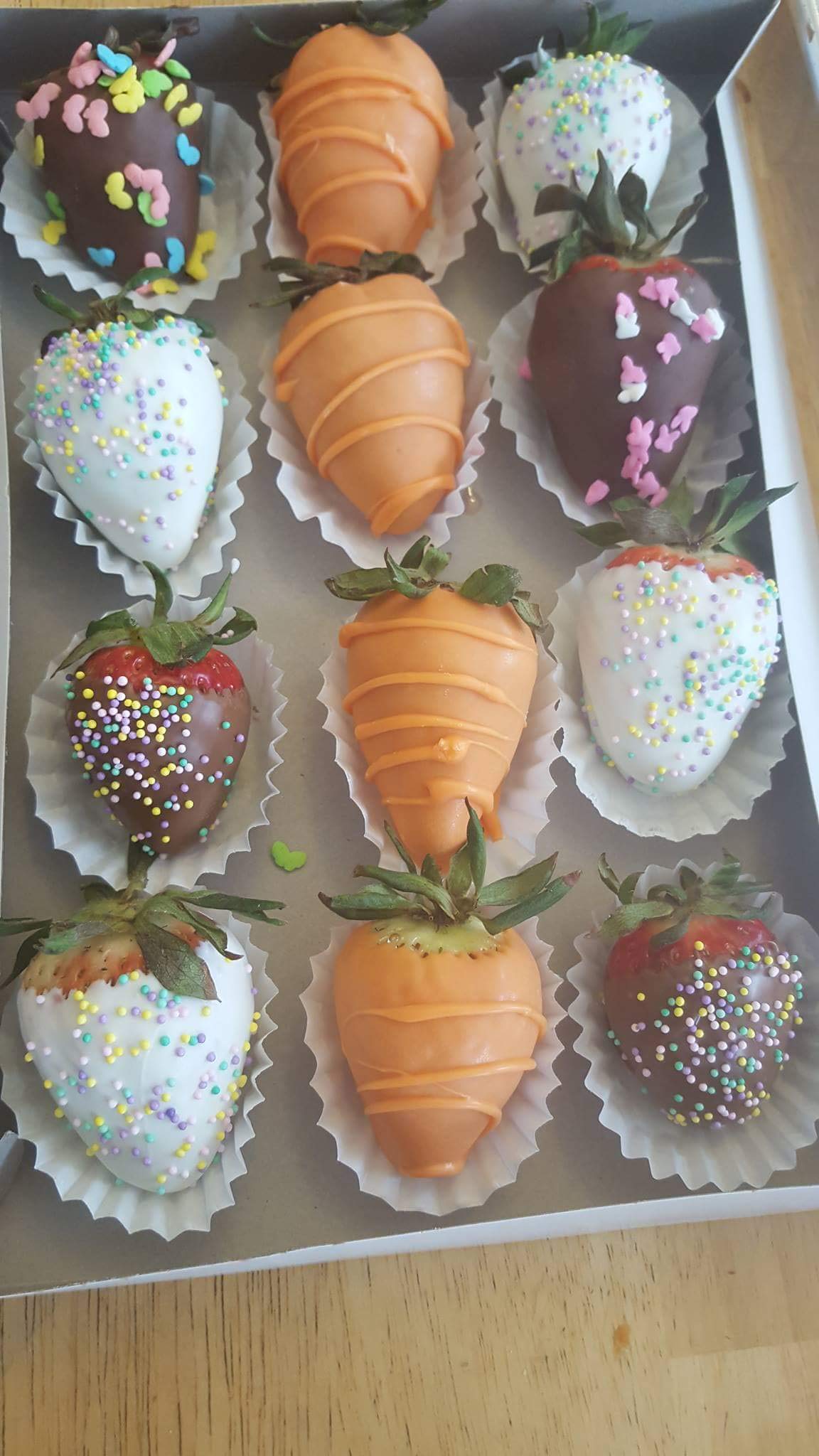 Decony Mini White Baking Cups Cupcake Liners ,candy cups - 1" X 3/4" ideal use for holding truffles , chocolate covered strawberries , candy and nuts - 1000 pc.