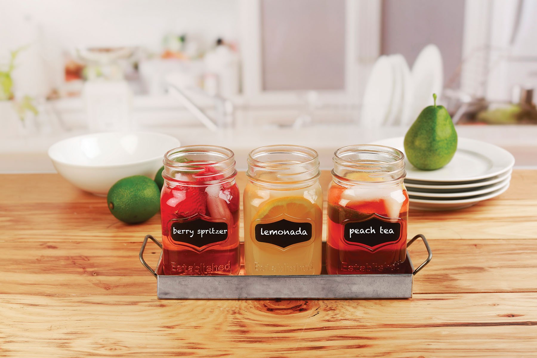 Circleware Yorkshire Chalkboard Mason Jar Glasses with Metal Holder Stand Set of 4, Home & Kitchen Farmhouse Décor Drink Tumblers for Water, Beer and Beverages, 17 oz, Galvanized
