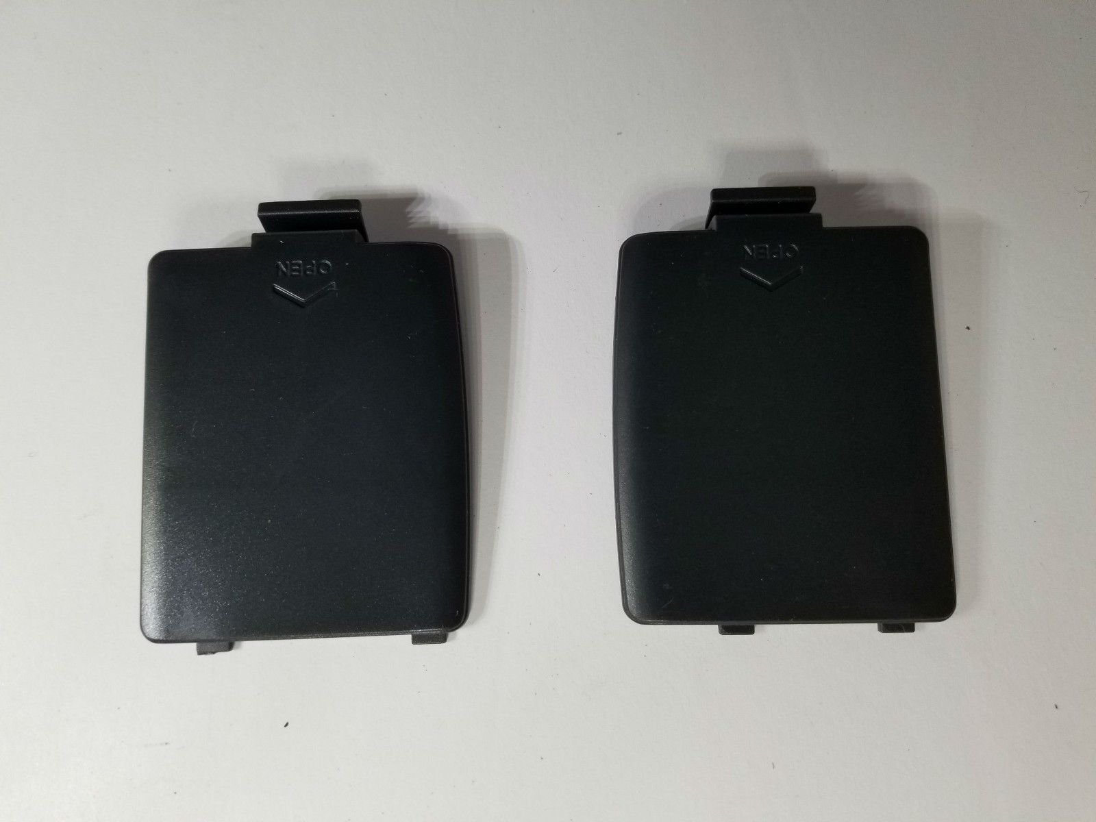 PAIR OF BLACK BATTERY COMPARTMENT COVERS LIDS for The SEGA GAME GEAR