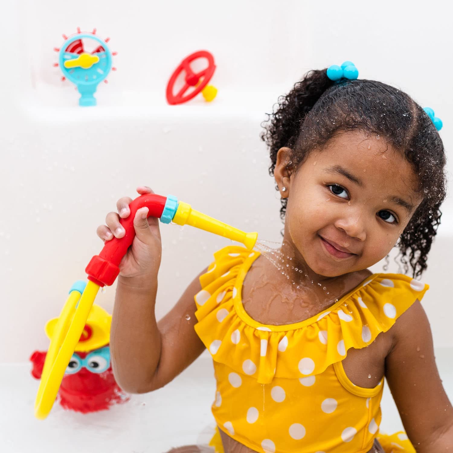 Yookidoo Baby Bath Toddler Toys (Ages 3+) - Ready Freddy Spray ‘N’ Sprinkle Fire Hydrant Bathtime Toy - Includes Hose, Spray Nozzle, Wheel, & Water Gauge - Attach to Any Bath Tub or Shower - Mold Free