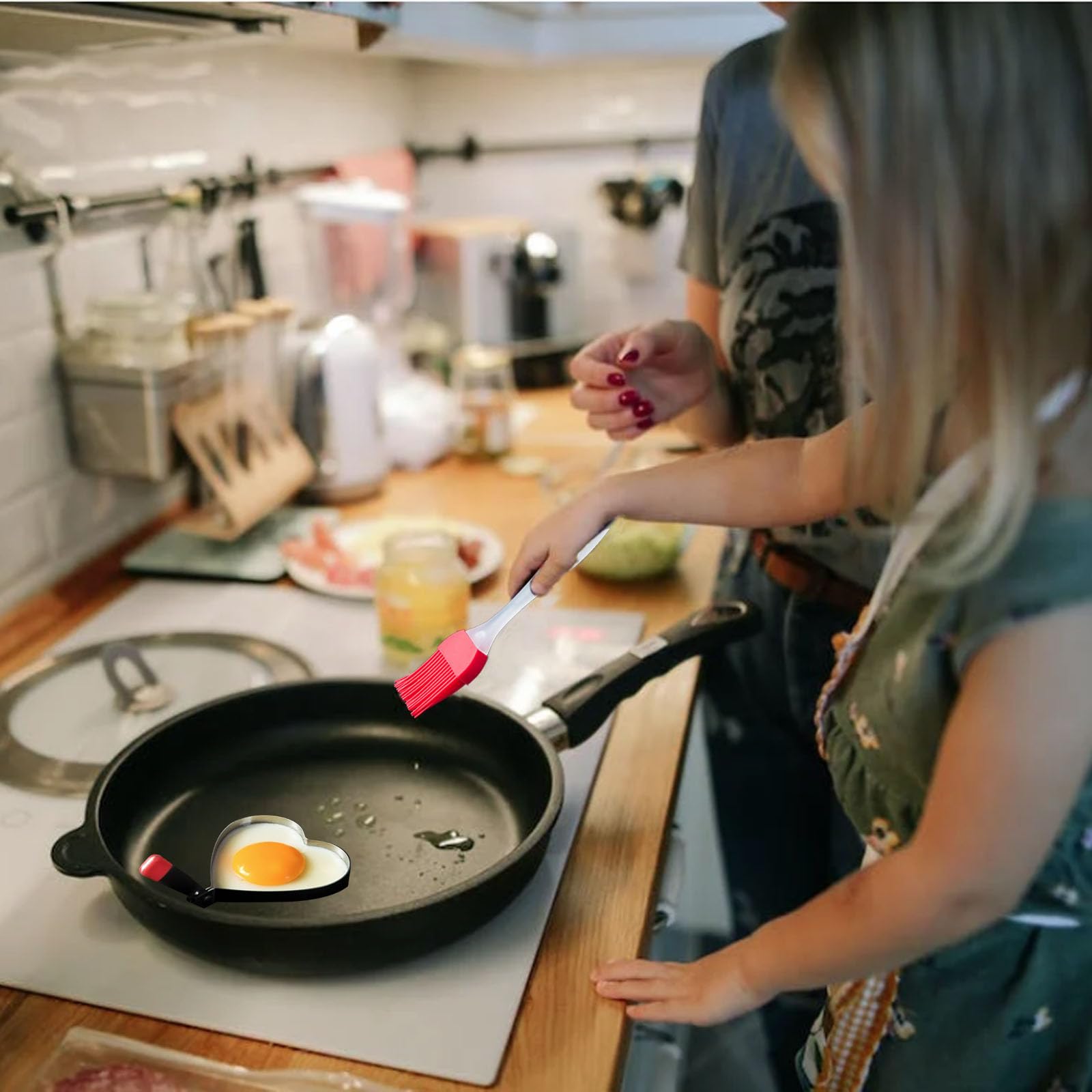 Heart Shaped Pancake Mold Egg Rings Nonstick Stainless Steel Fried Egg Molds With Insulated Handle Heart Pancake Shapes Mold with Oil Brush and Egg Separator for Breakfast Mother's Day Gift