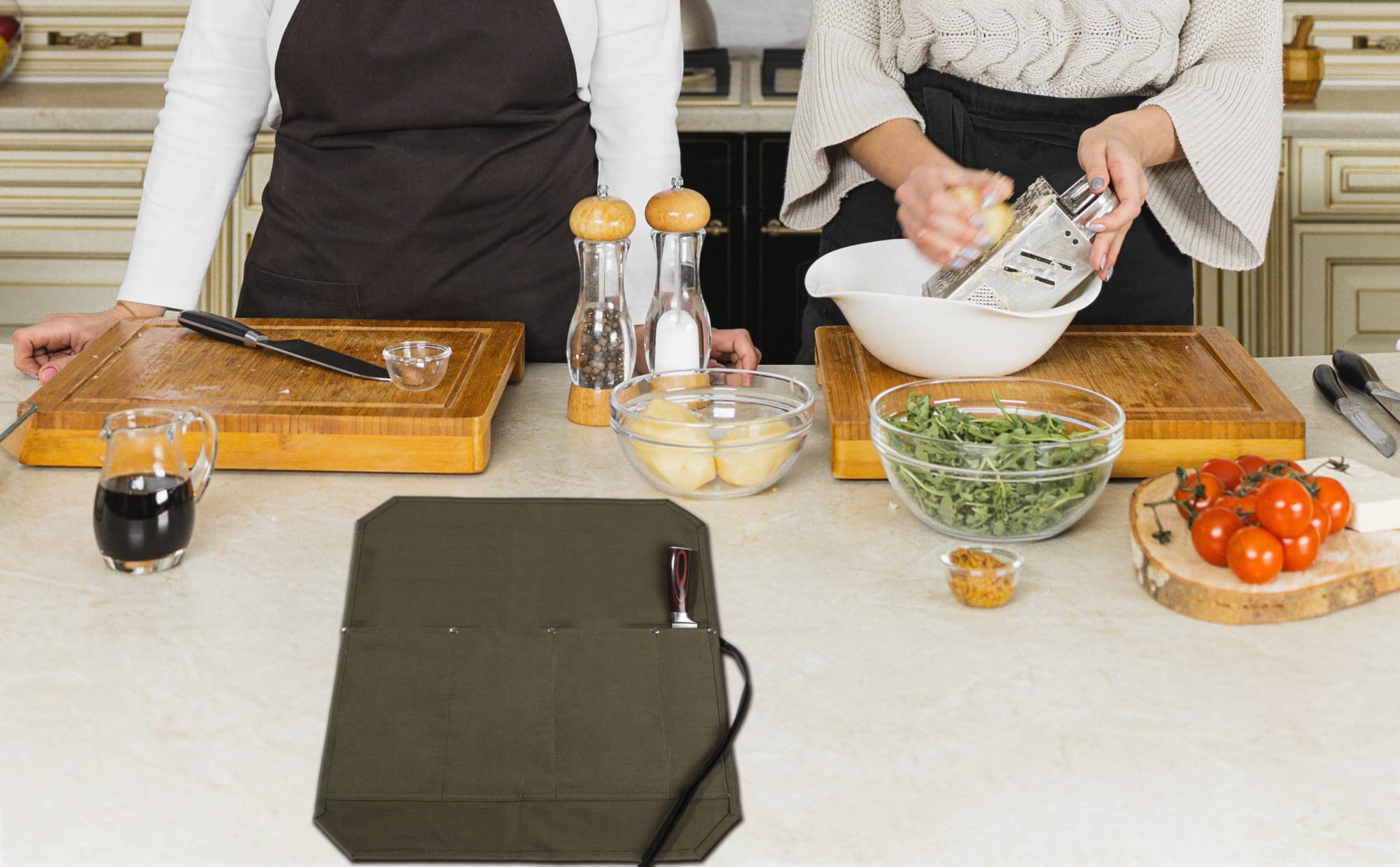 Chef's Knife Roll Bag, Durable 16oz Waxed Canvas Knife Case with 4 Slots Professional Chef's Knife Bag with Anti Cutting Fabric Inside