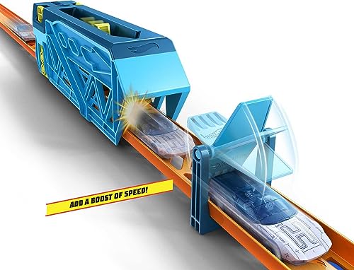 Hot Wheels Track Builder Unlimited Slide & Launch Pack for Kids 6 Years & Older with a 1:64 Scale Hot Wheels Vehicle, Moveable Kicker Booster & 3 Track Pieces that Connect to Other Sets