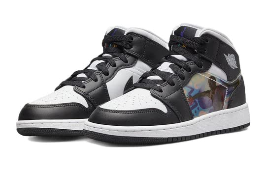 Jordan Boy's Air Jordan 1 Mid (Big Kid) Black/Dark Concord/New Emerald 4 Big Kid M