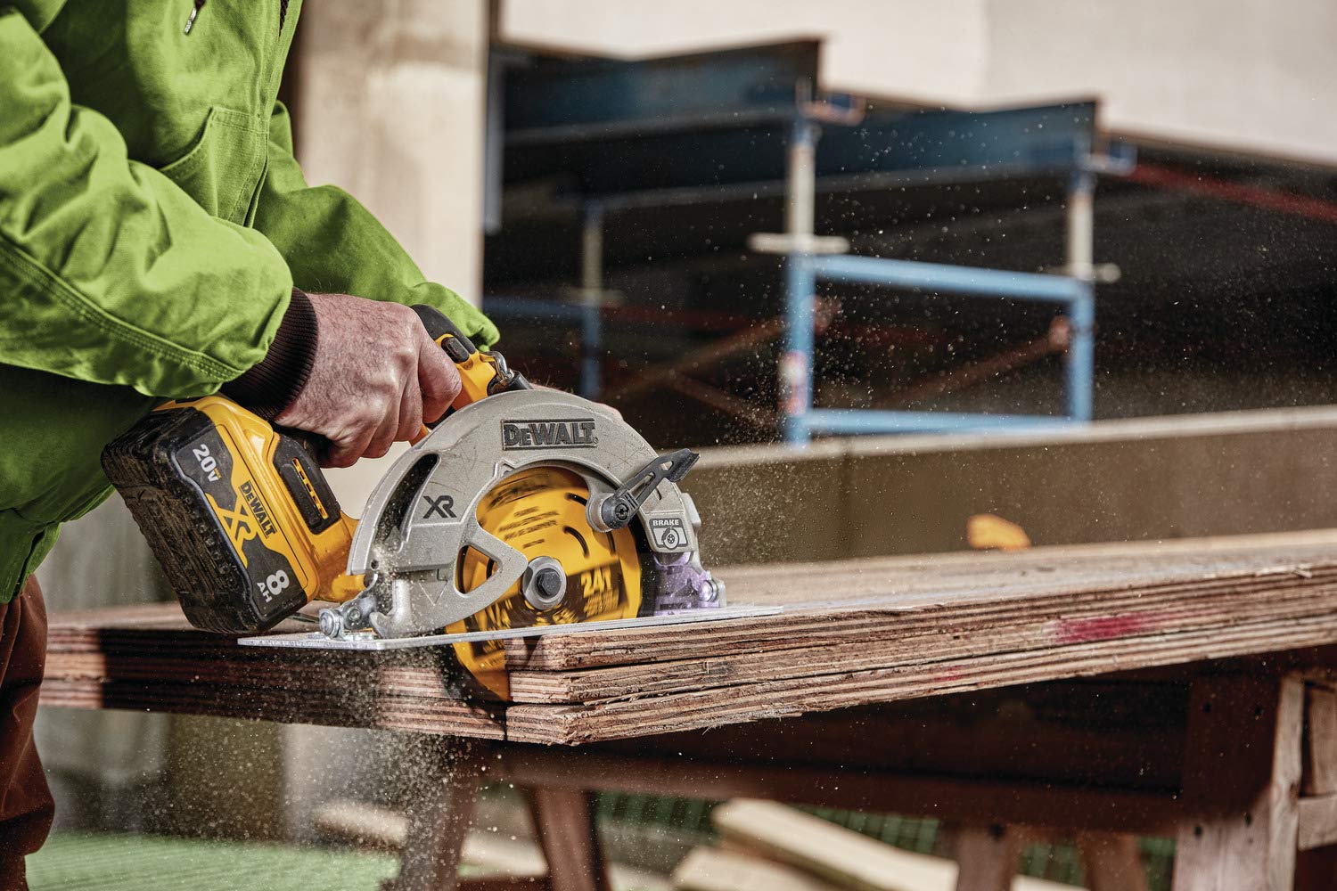 DEWALT 20V MAX* XR Circular Saw, 7-1/4-Inch, Brushless, Power Detect Tool Technology (DCS574W1)