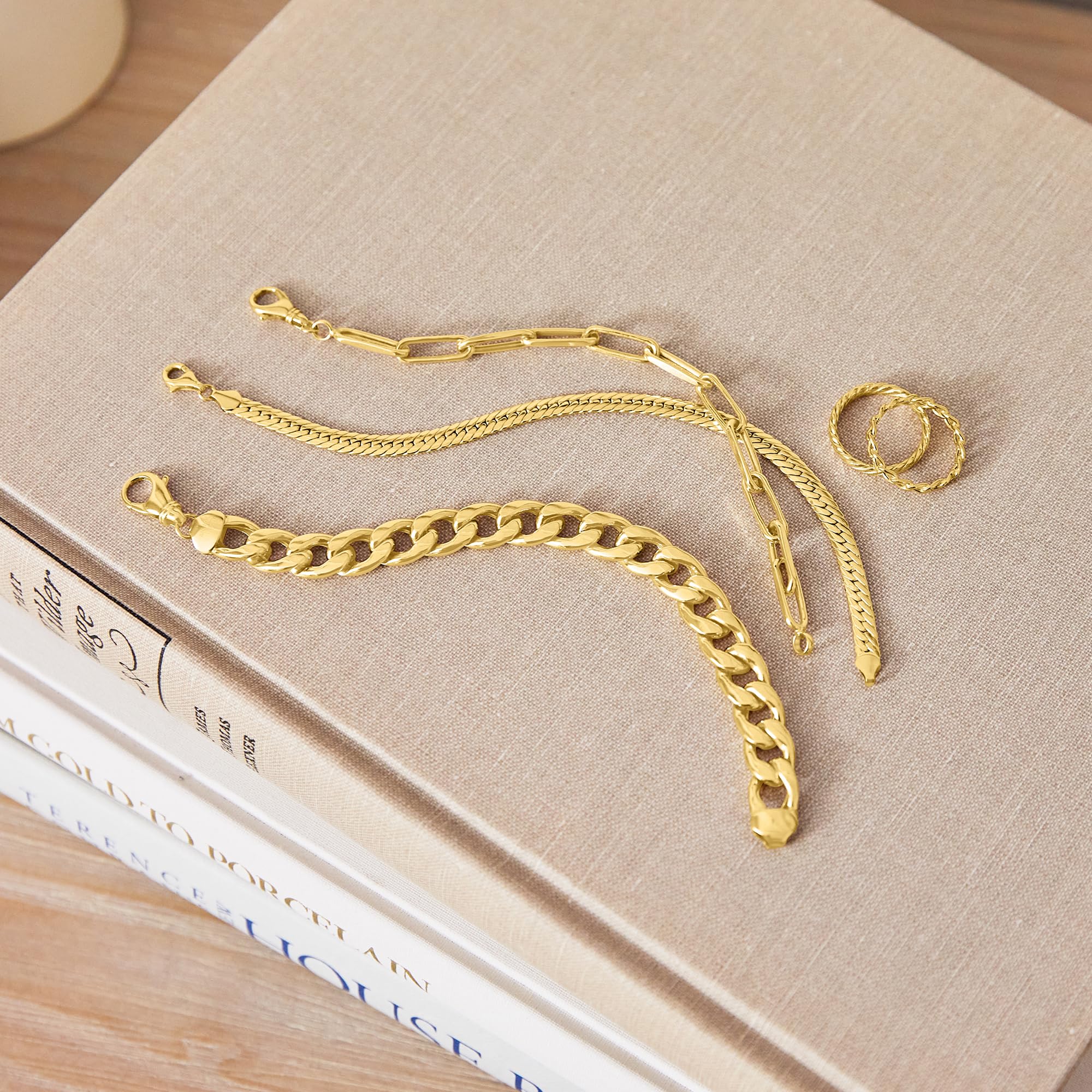 Canaria 10kt Yellow Gold Curb-Link Bracelet. 8 inches