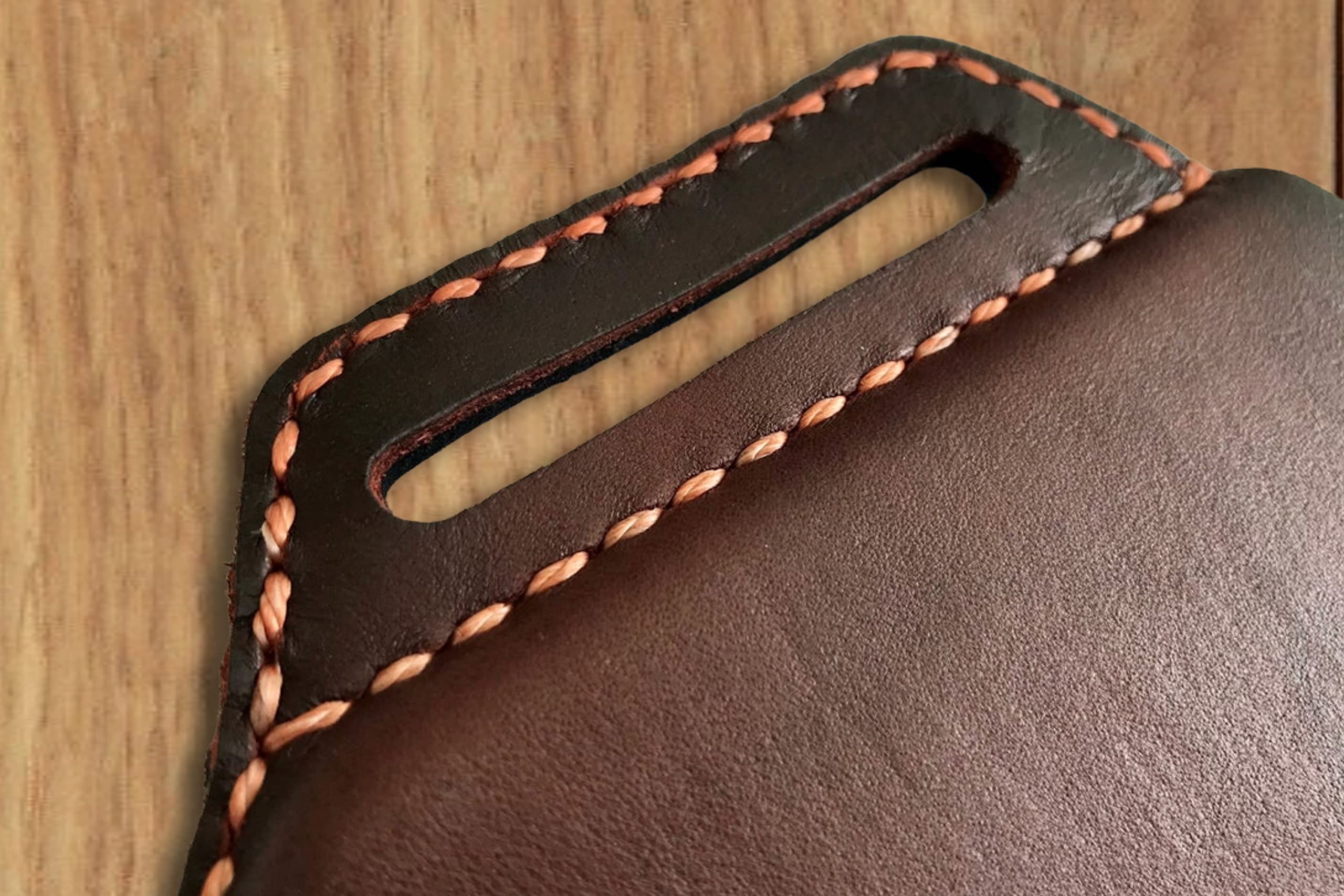 Case for iPhone 5 13 Pro Max, made of genuine leather with a belt clip (iPhone XR)
