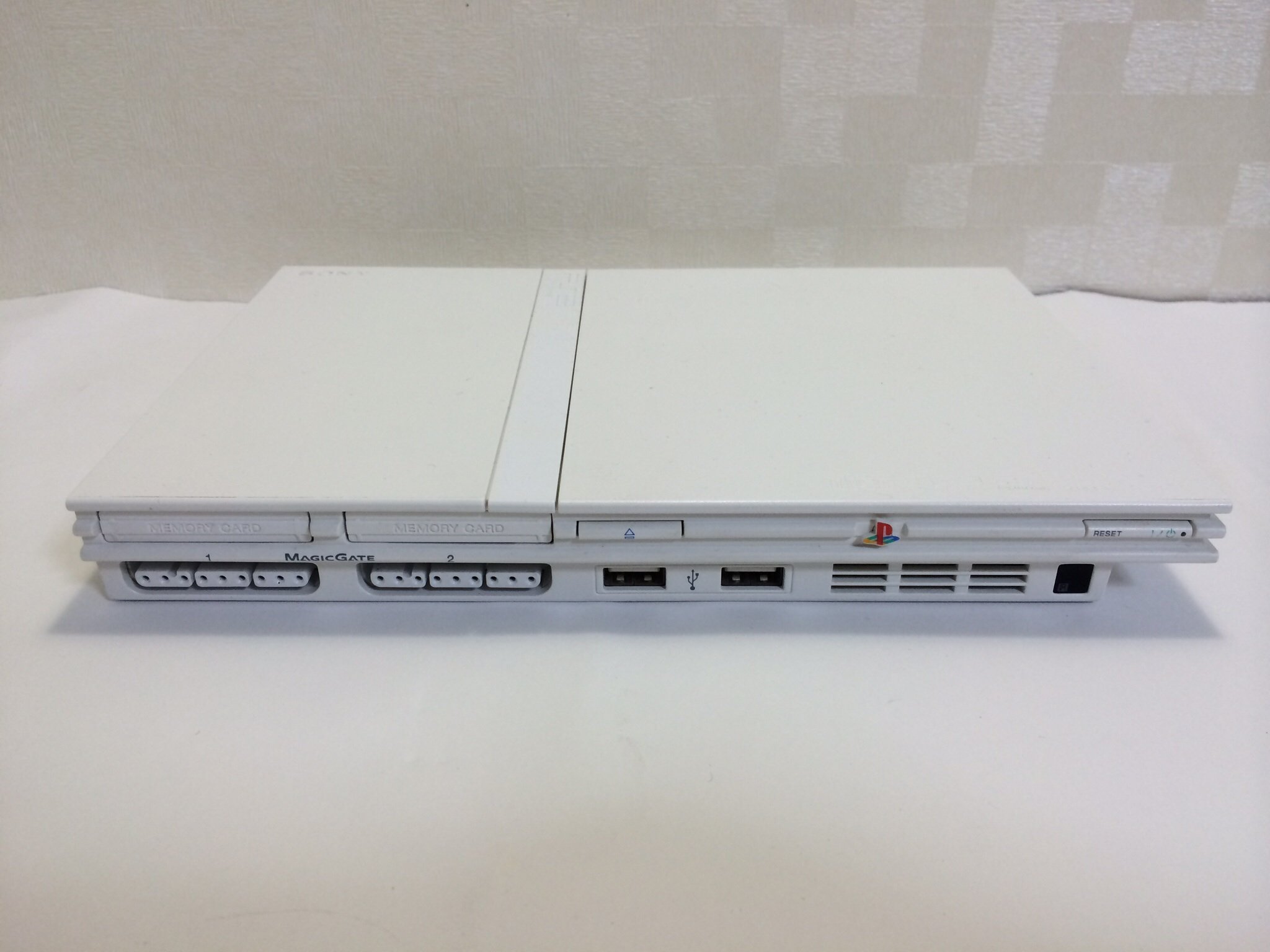 PlayStation 2 Ceramic White (SCPH-70000CW) [maker production end]
