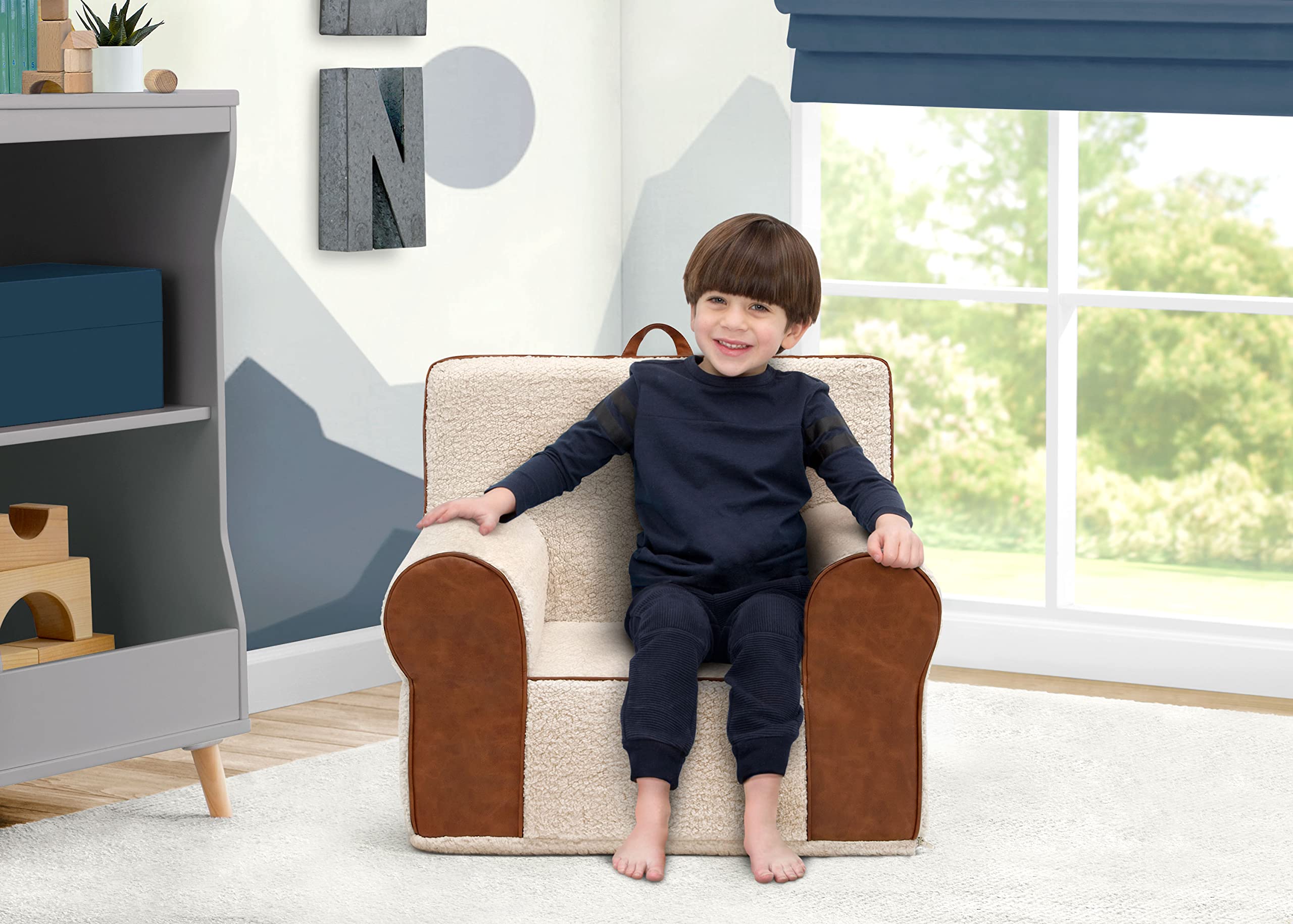 Delta Children Deluxe Cozee Chair, Cream Sherpa/Faux Leather