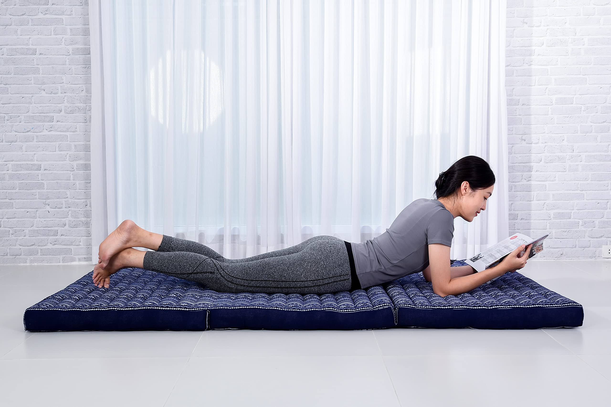 Leewadee Trifold Mattress XL β Comfortable Thai Massage Pad, Foldable Relaxation Floor Mattress Filled with Kapok, Perfect to Use as a Sleeping Mat 79 x 39 inches, Blue White
