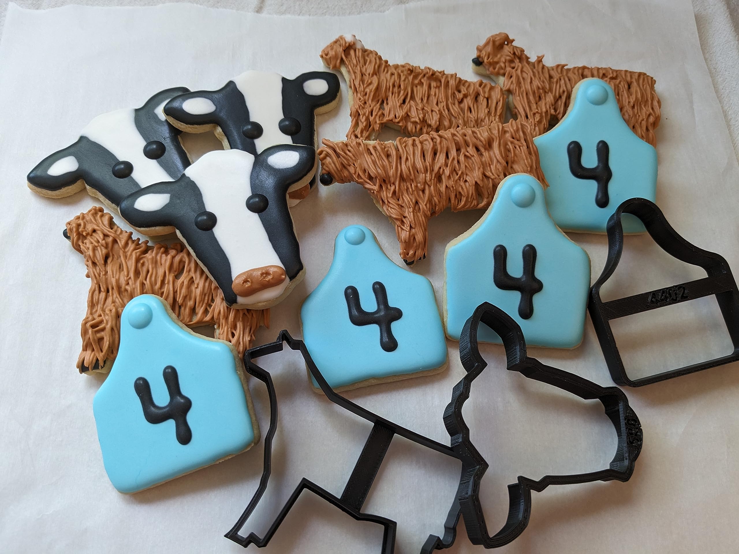 COW COOKIE CUTTERS Livestock Cattle Calf Ear Tag Cow Heifer Head Face And Bull Steer Body Outline Fair Farm Show Cookie Cutters (3 Pack)