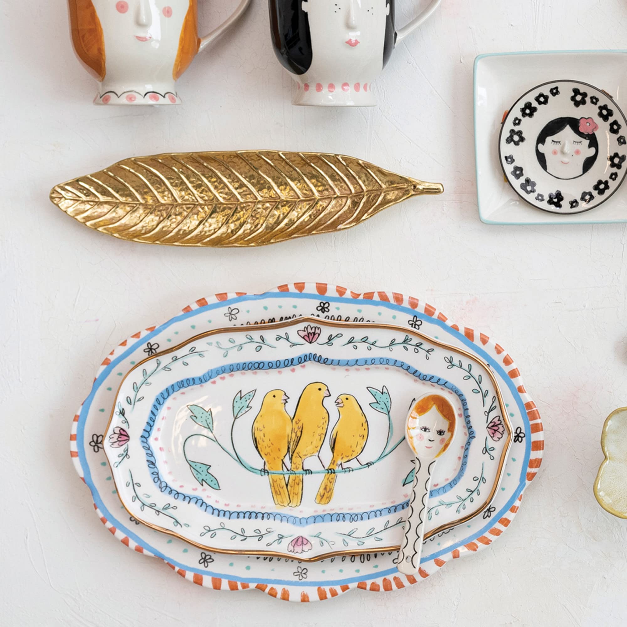 Creative Co-Op Decorative Ceramic Painted Illustration and Scalloped Edge, Multicolor Platter, Multi