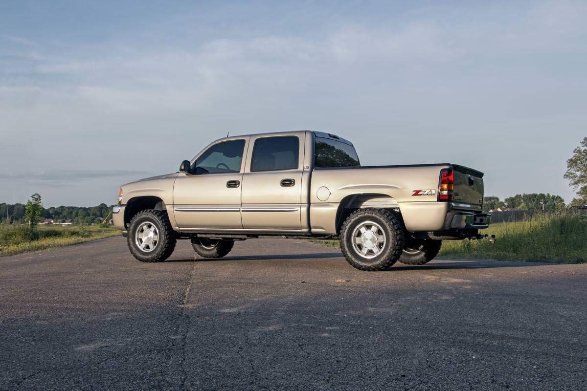 Rough Country 2" Leveling Kit for 2000-2006 Chevy/GMC Tahoe/Yukon - 27330