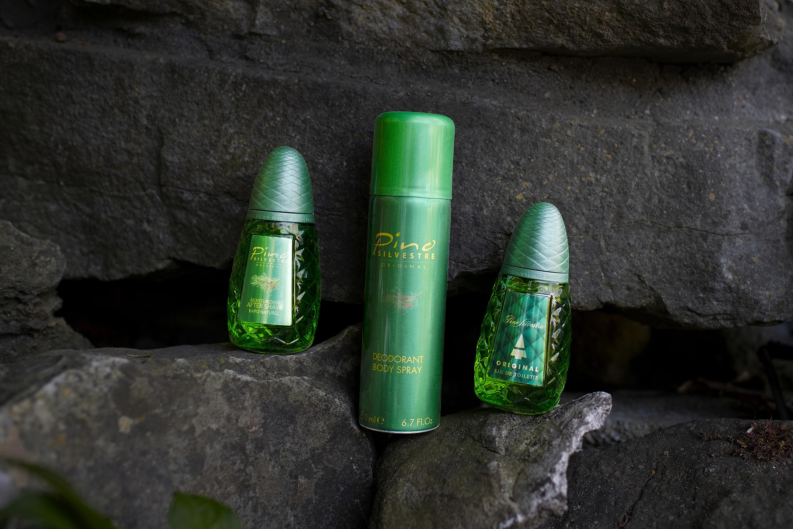 Pino Silvestre Moisturizing After Shave - An Original Treatment For Post Shaving - An Organic, Cooling Moisturizer Serum For The Face - A Tree Scented Travel Sized Bottle - 4.2 Oz Aftershave Spray