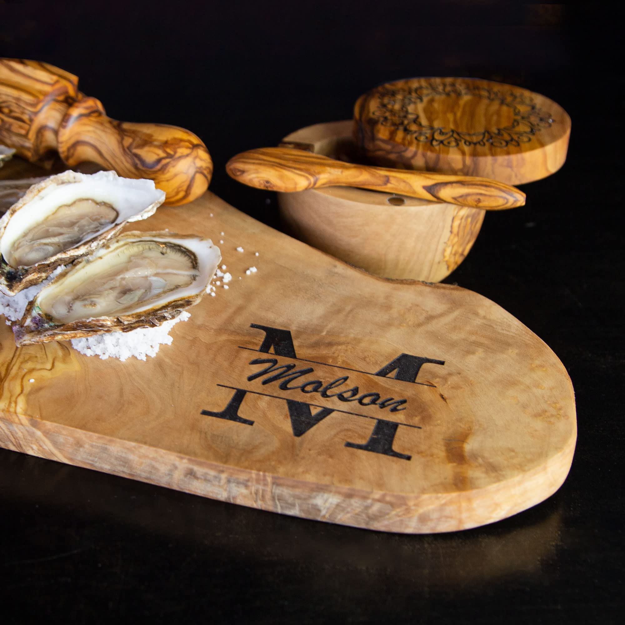 DYARI Personalized Cutting Board – 100% Natural Olive Wood Cutting Board – Premium Eco-Friendly Tunisian Rustic Serving Board – Laser Engraved Live Edge Charcuterie Board (Design 3)
