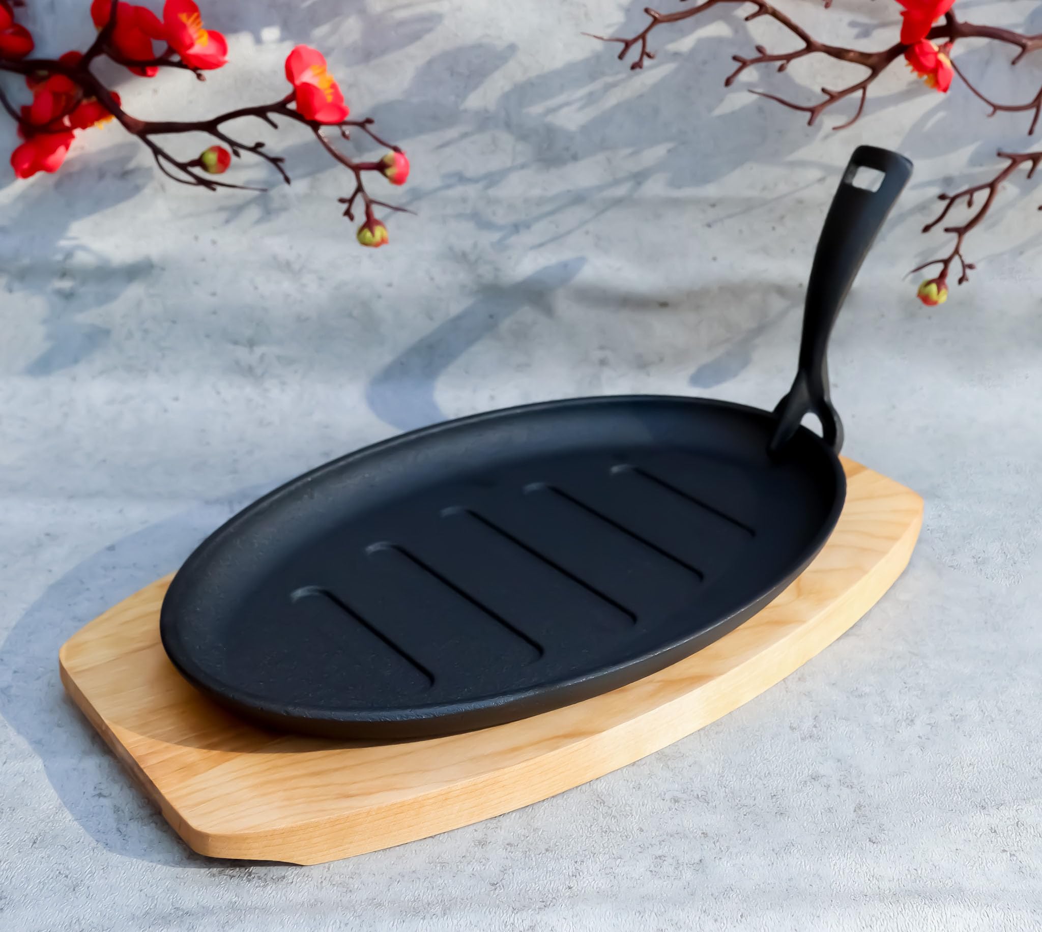 Ebros Personal Size 10.5" By 7" Enamel Coated Cast Iron Sizzling Fajita Skillet Ridged Japanese Steak Plate With Handle and Wood Base For Restaurant Home Kitchen Cooking Pan Grilling Meats Seafood