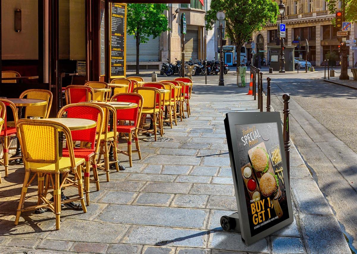 Displays2go Outdoor Digital Poster with Wheels, 43" Water Resistant Screen, Android 7.1 OS - Black (DGODPSGN43)