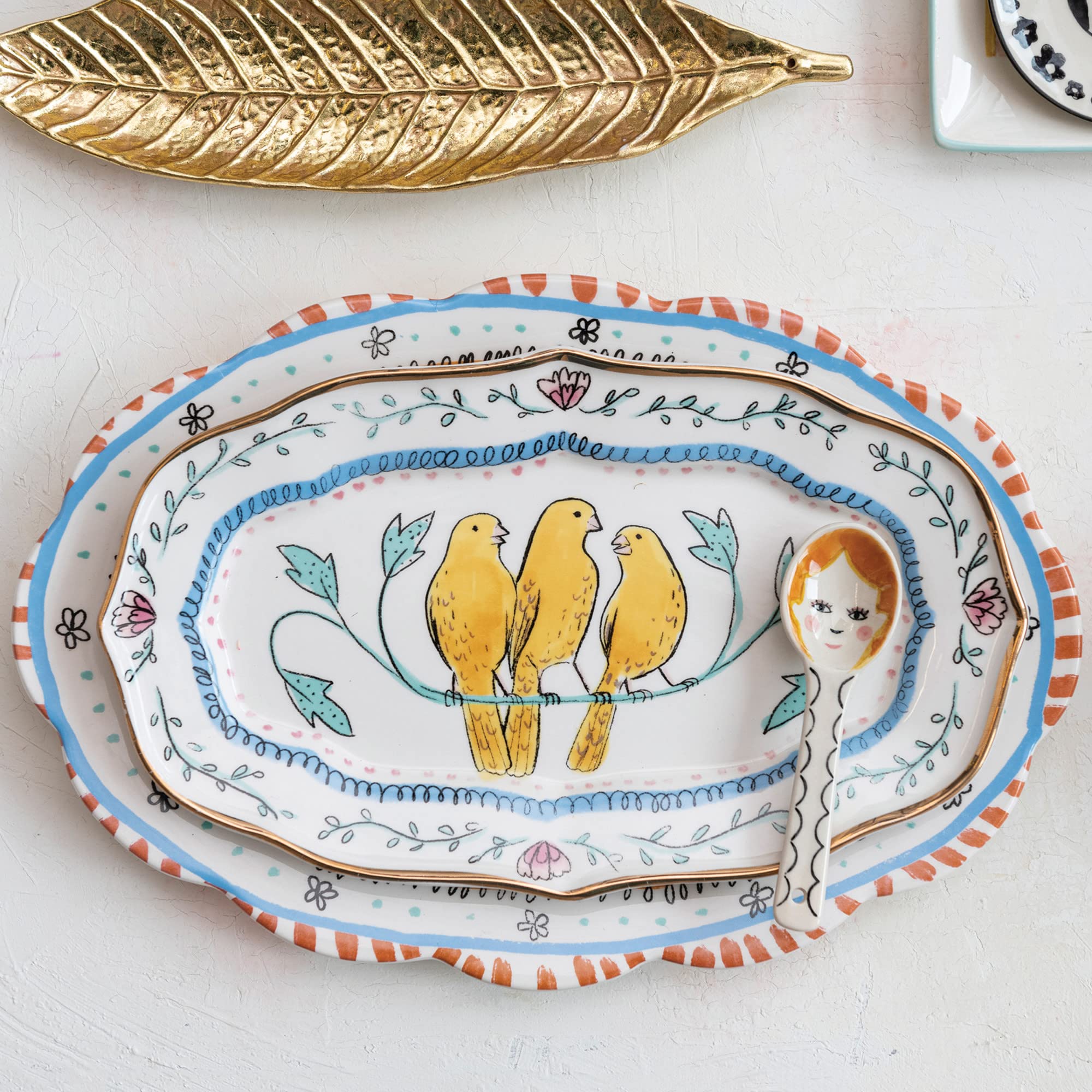 Creative Co-Op Decorative Ceramic Painted Illustration and Scalloped Edge, Multicolor Platter, Multi
