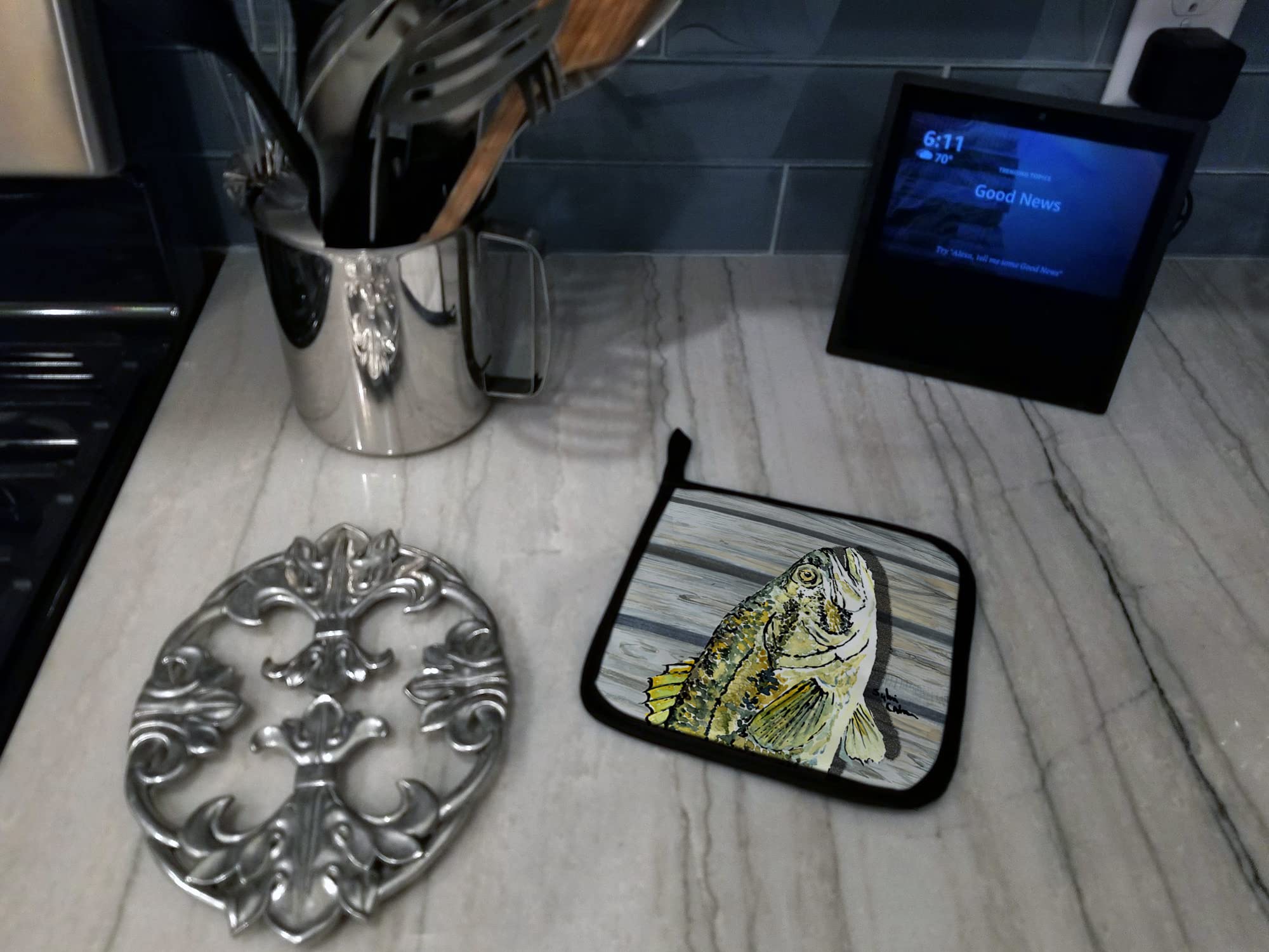Caroline's Treasures 8493PTHD Fish Bass Small Mouth Pair of Pot Holders Kitchen Heat Resistant Pot Holders Sets Oven Hot Pads for Cooking Baking BBQ, 7 1/2 x 7 1/2