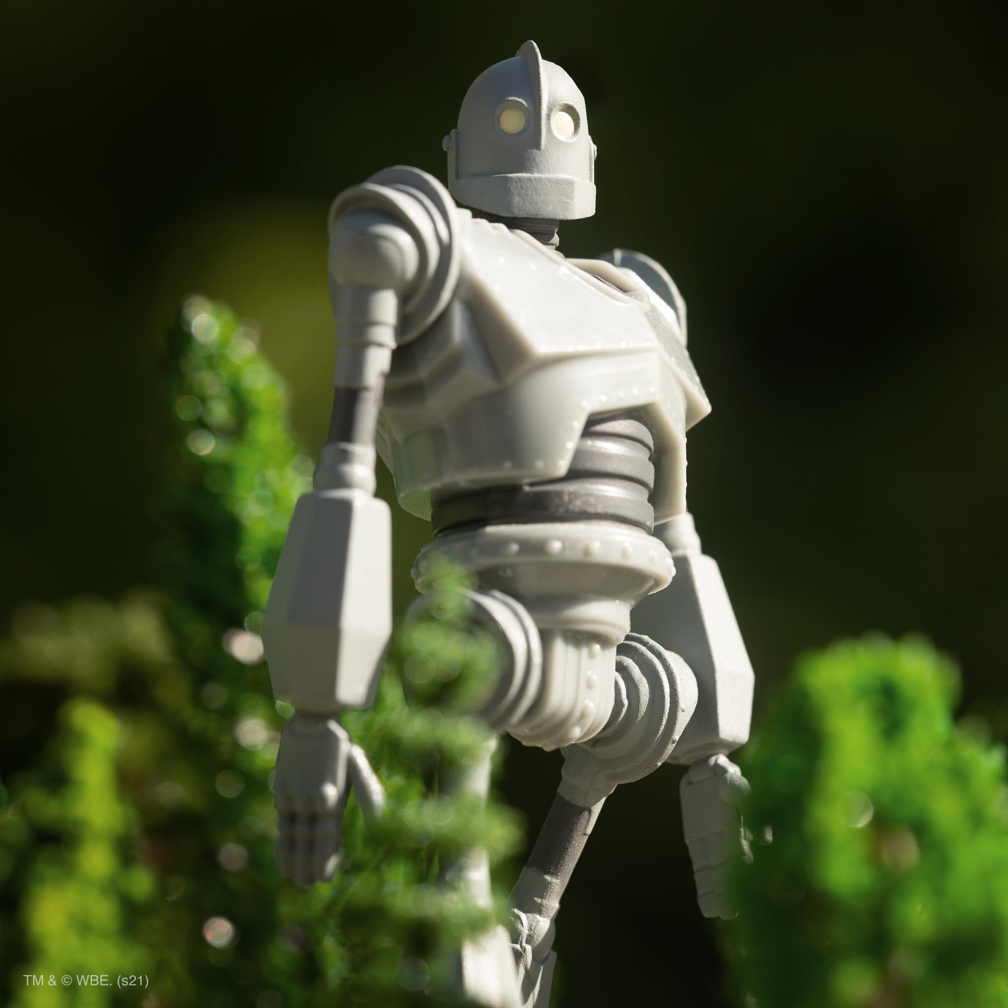 Super7 The Iron Giant - 3.75" Iron Giant Action Figure with Hogarth Hughes Accessory Classic Movie Collectibles and Retro Toys